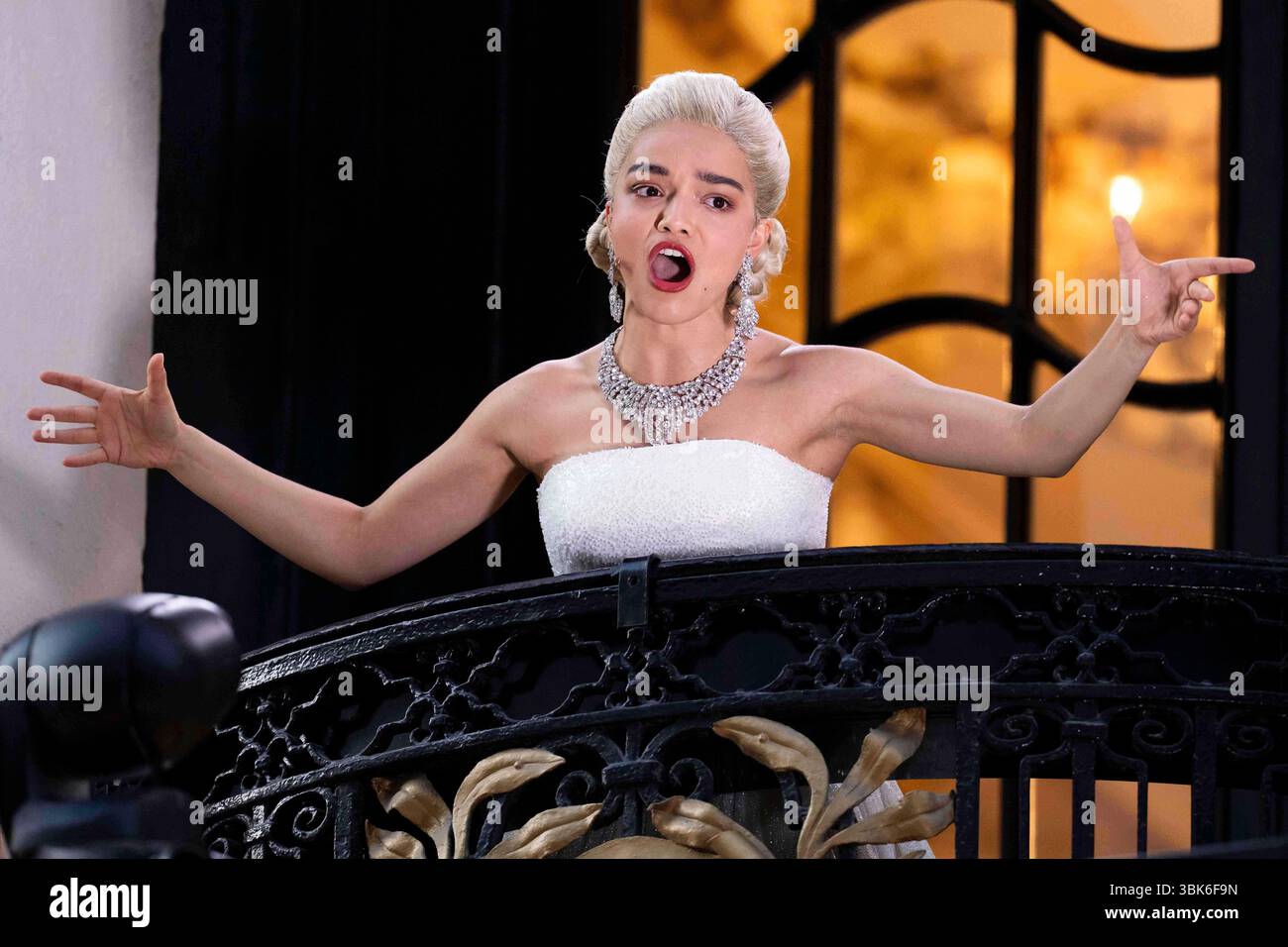 Rachel Zegler performs the song 'Don't Cry For Me Argentina' from The ...