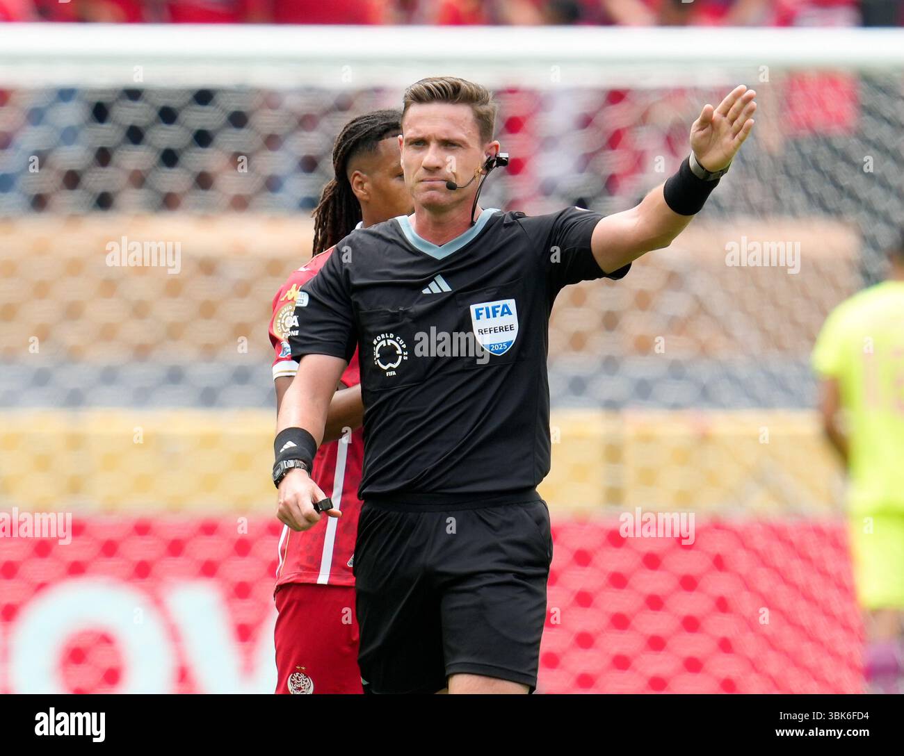 Philadelphia, Vereinigte Staaten. 18th June, 2025. Referee Ramon Abatti ...
