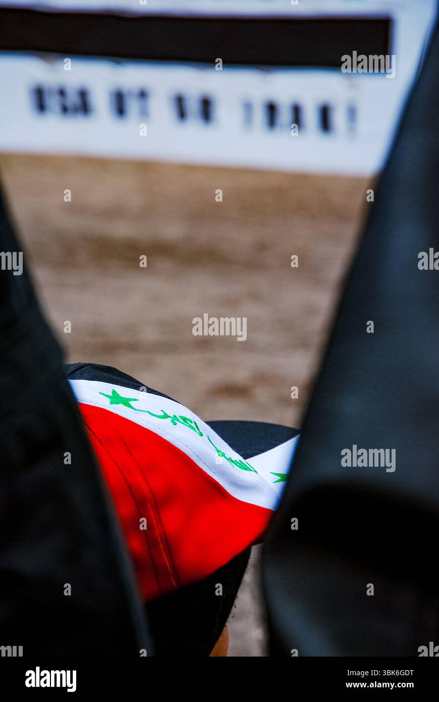 Middle east boy with flag hi-res stock photography and images - Alamy