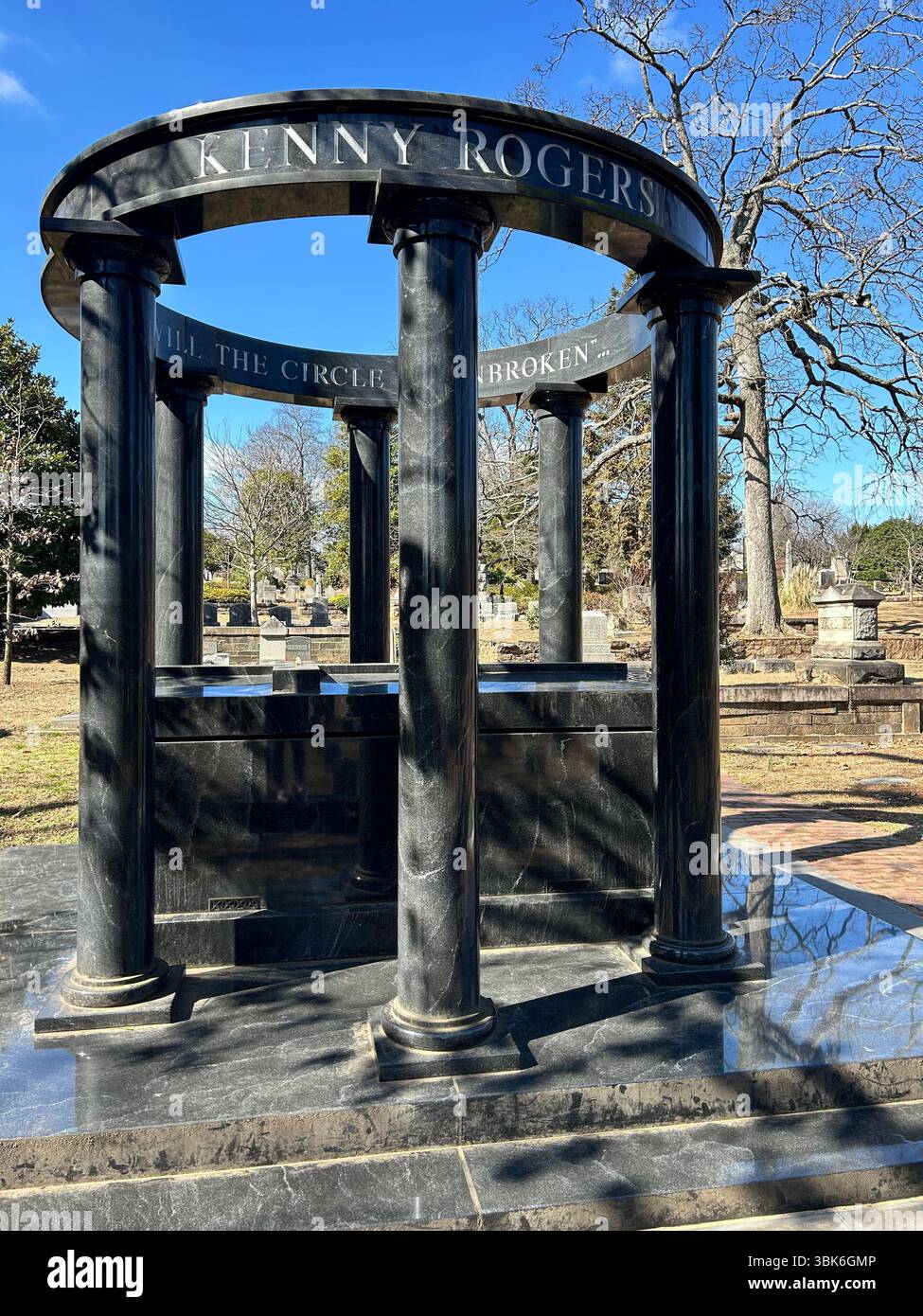 Cemetery smartphone stock photos and images - Alamy