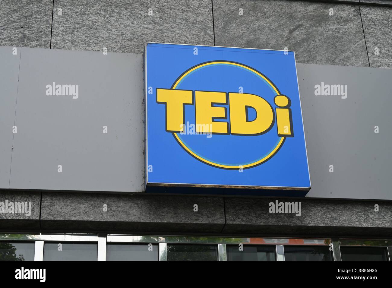 Logo, Schriftzug von TEDI, als Abkürzung für Top Euro Discount ein ...