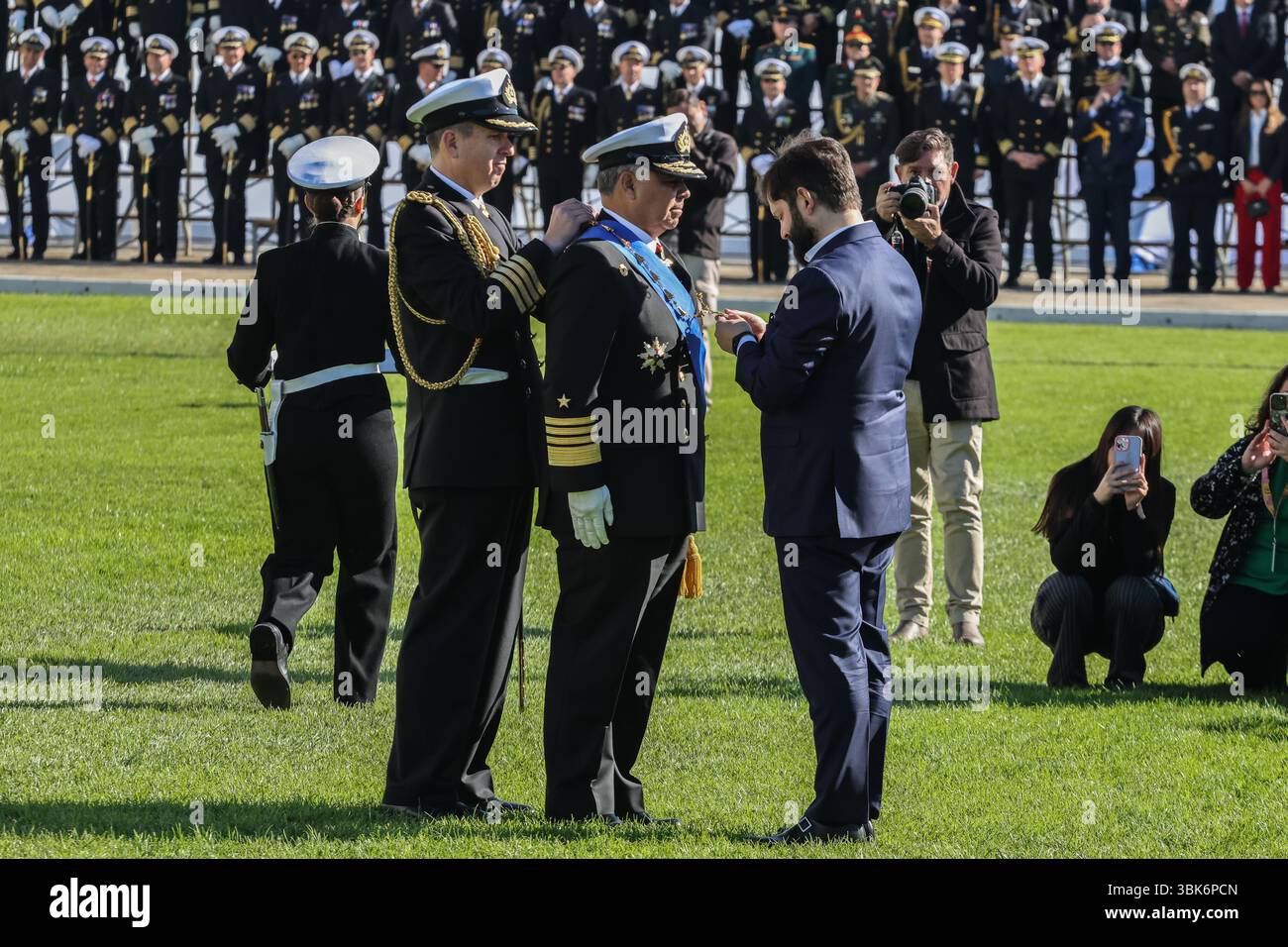 Valparaiso, Chile. 18th June, 2025. President Gabriel Boric Font (right ...