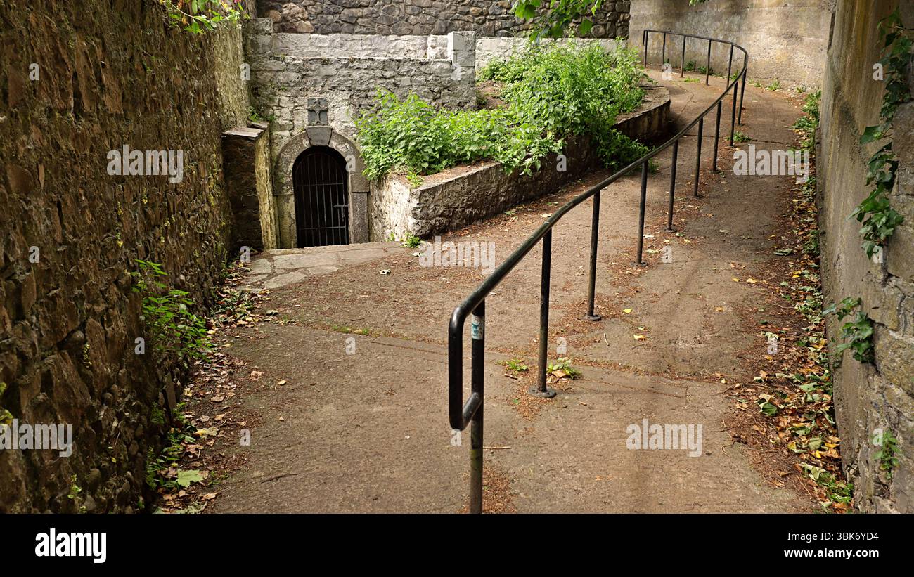 Kilkenny castle garden hi-res stock photography and images - Alamy