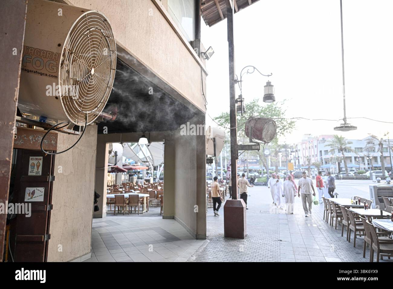 (250619) -- KUWAIT CITY, June 19, 2025 (Xinhua) -- This photo taken on ...