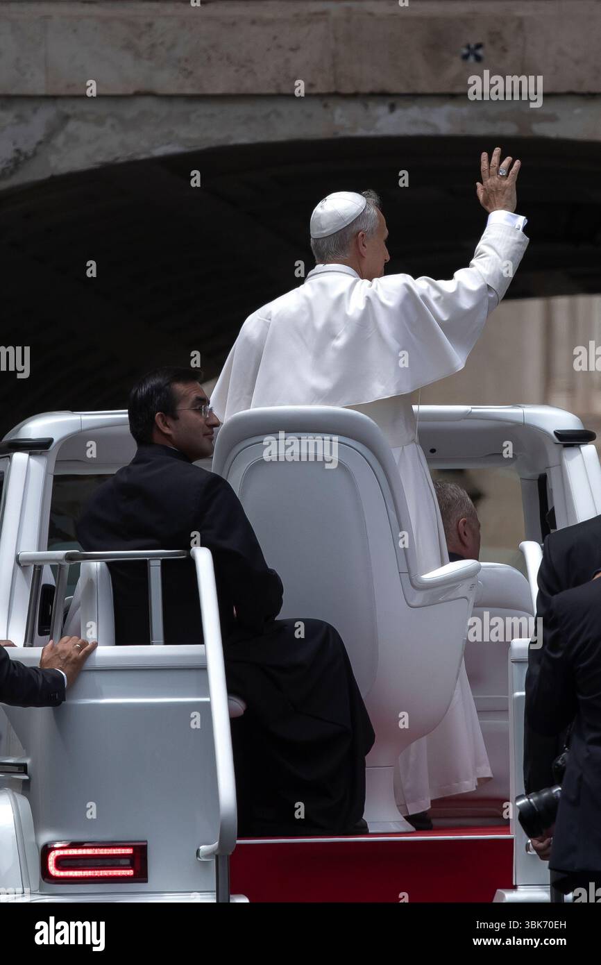Pope leo xiv rimaycuna hi-res stock photography and images - Alamy