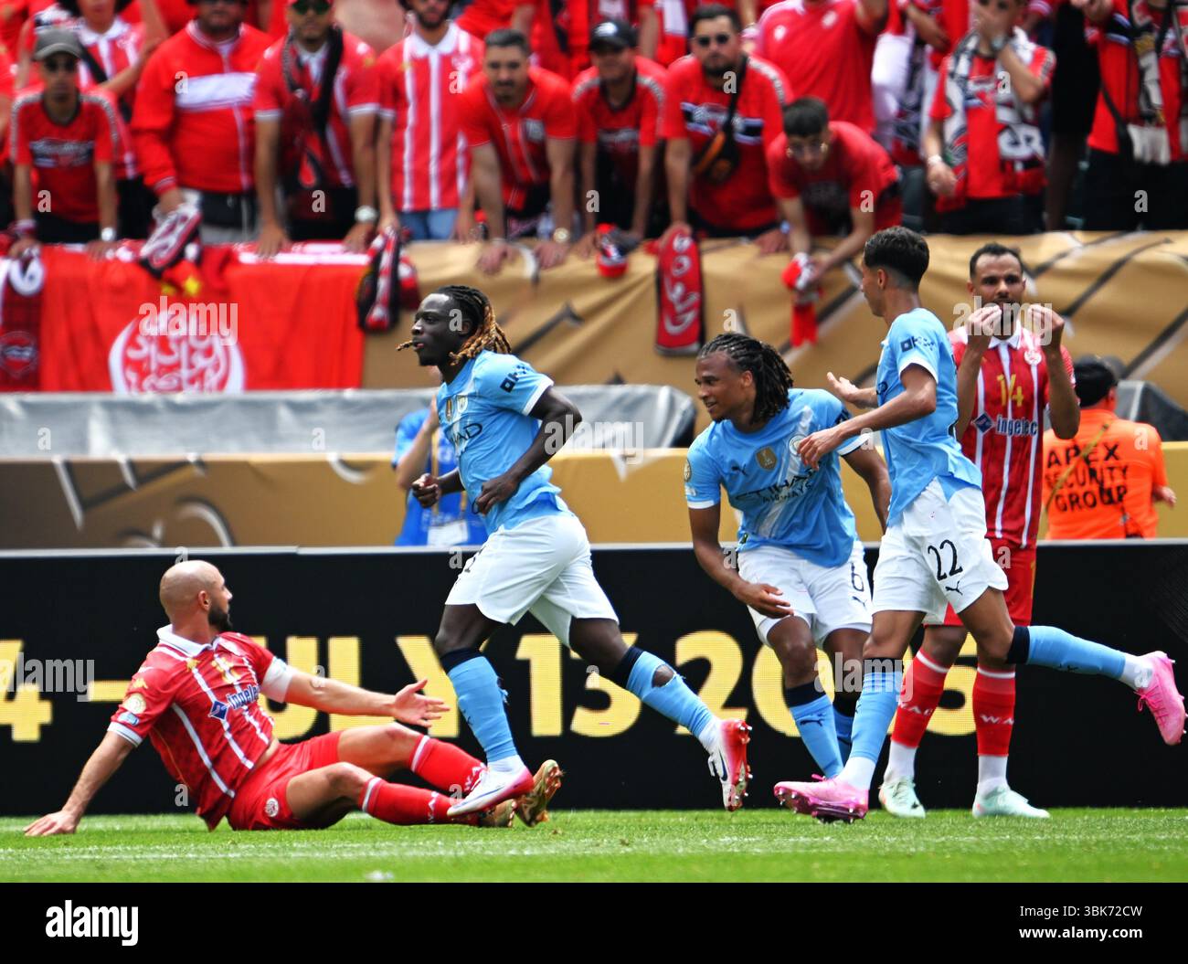 Philadelphia, USA. 18th June, 2025. Jeremy Doku (2nd L) of Manchester ...