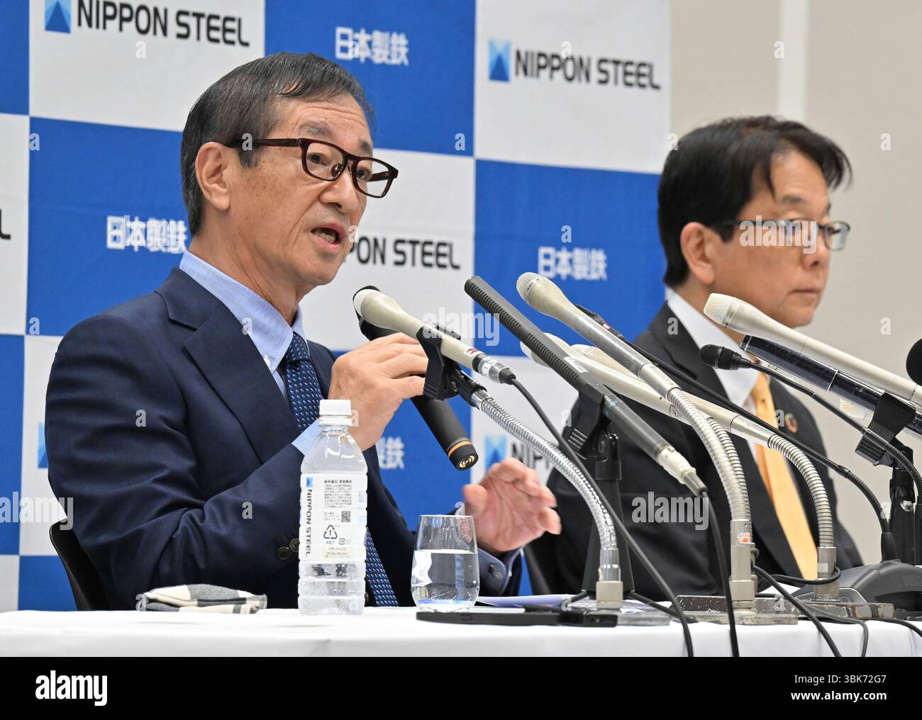 Eiji HASHIMOTO, CEO of Nippon Steel Corporation (L), and Takahiro MORI ...