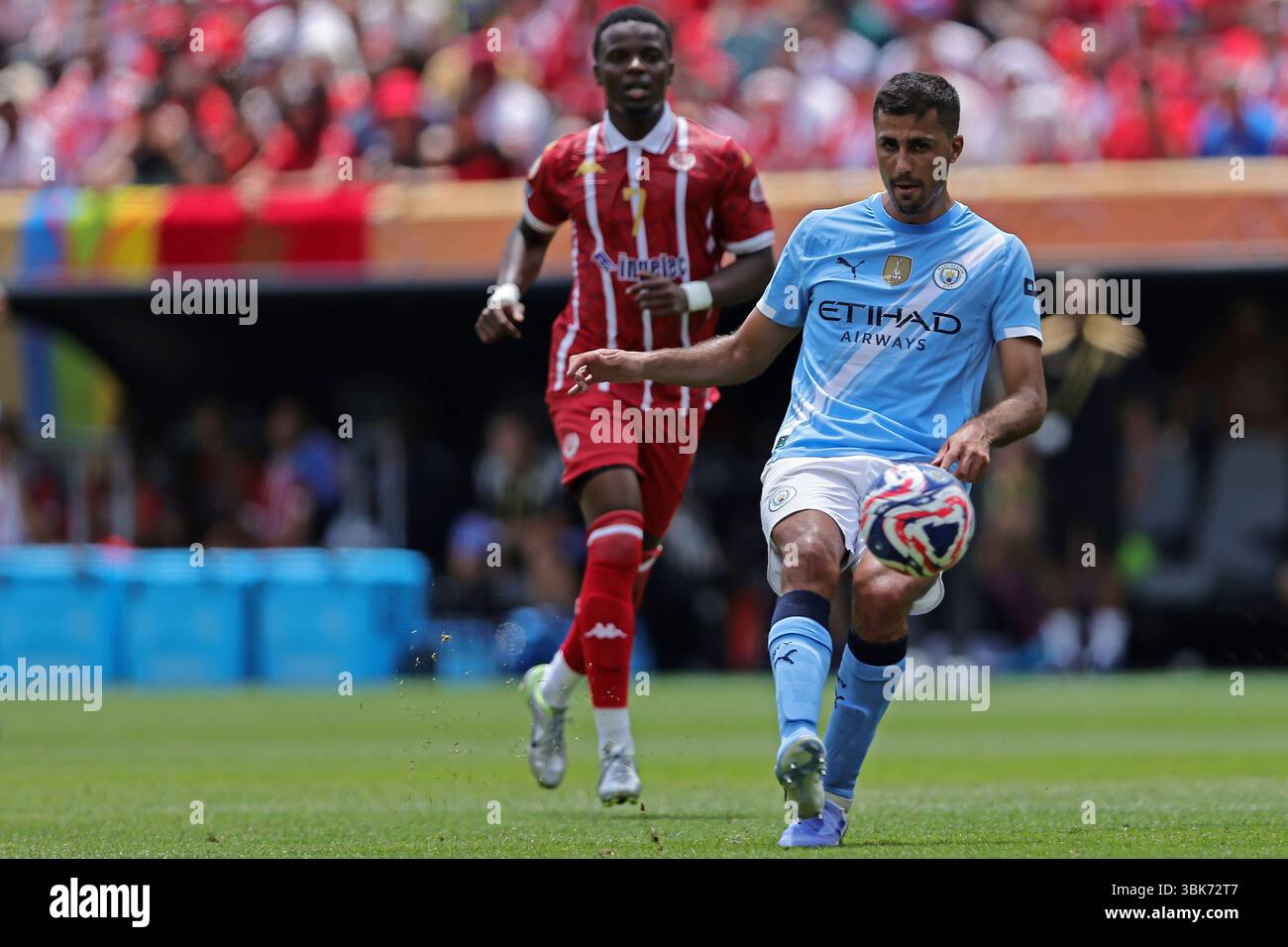 Philadelphia, United States. 18th June, 2025. Manchester City's Lincoln ...