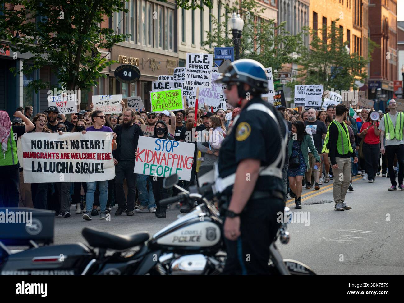 Masked ice agent hi-res stock photography and images - Alamy