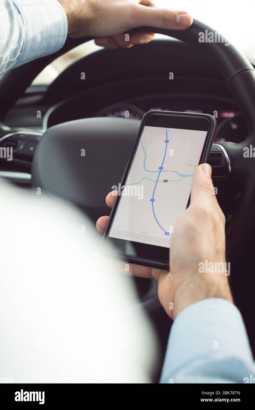 Using map in smart phone hi-res stock photography and images - Alamy