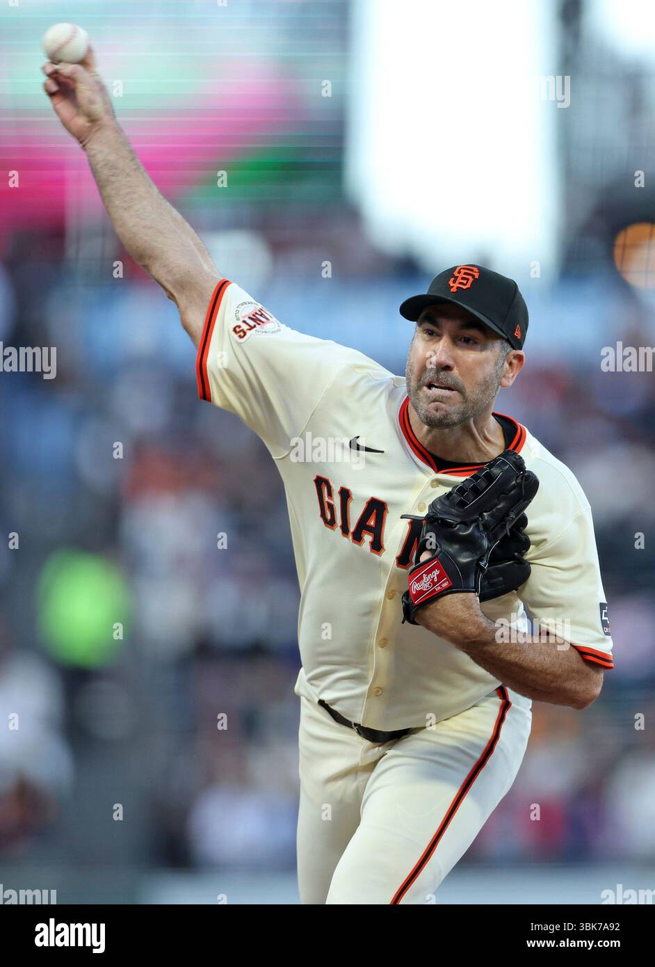 San Francisco Giants' starting pitcher Justin Verlander delivers in 4th ...