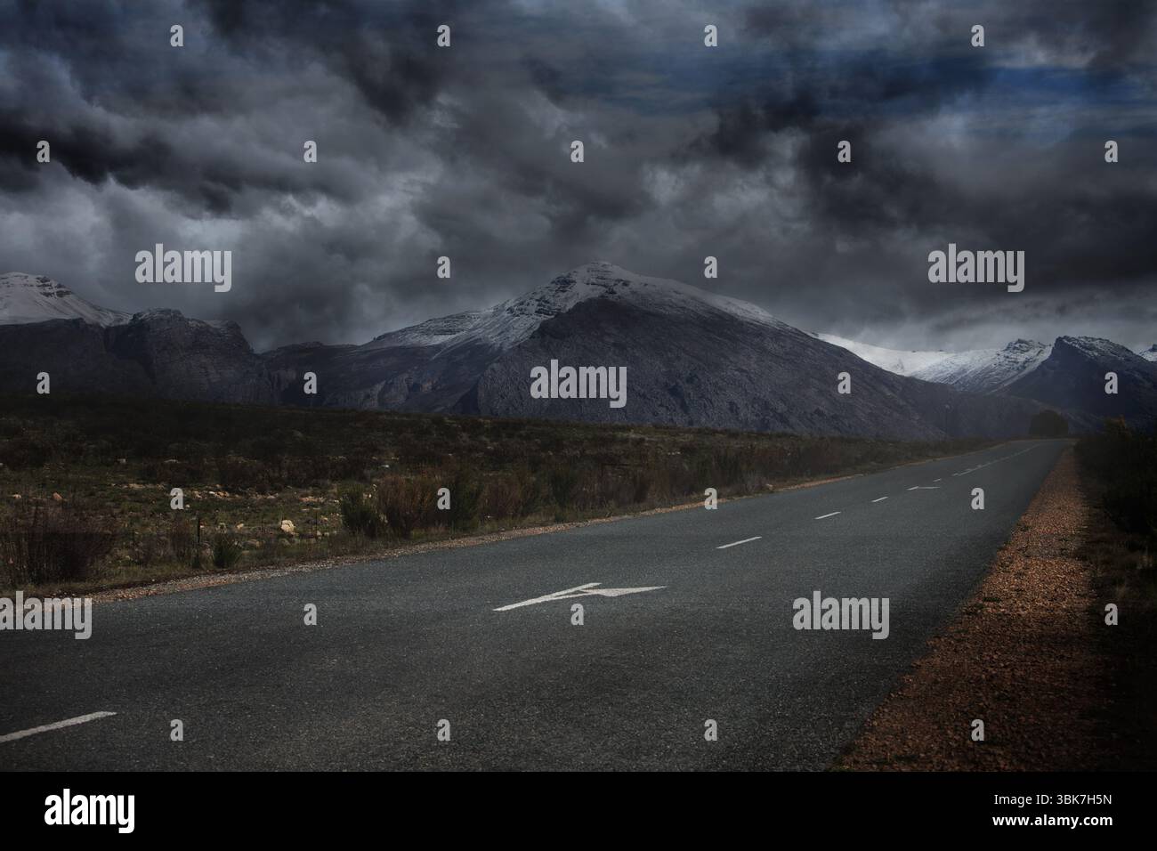 Atmospheric stormy landscape hi-res stock photography and images - Alamy