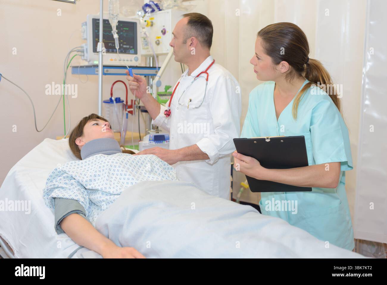Observing patient bed hospital hi-res stock photography and images - Alamy