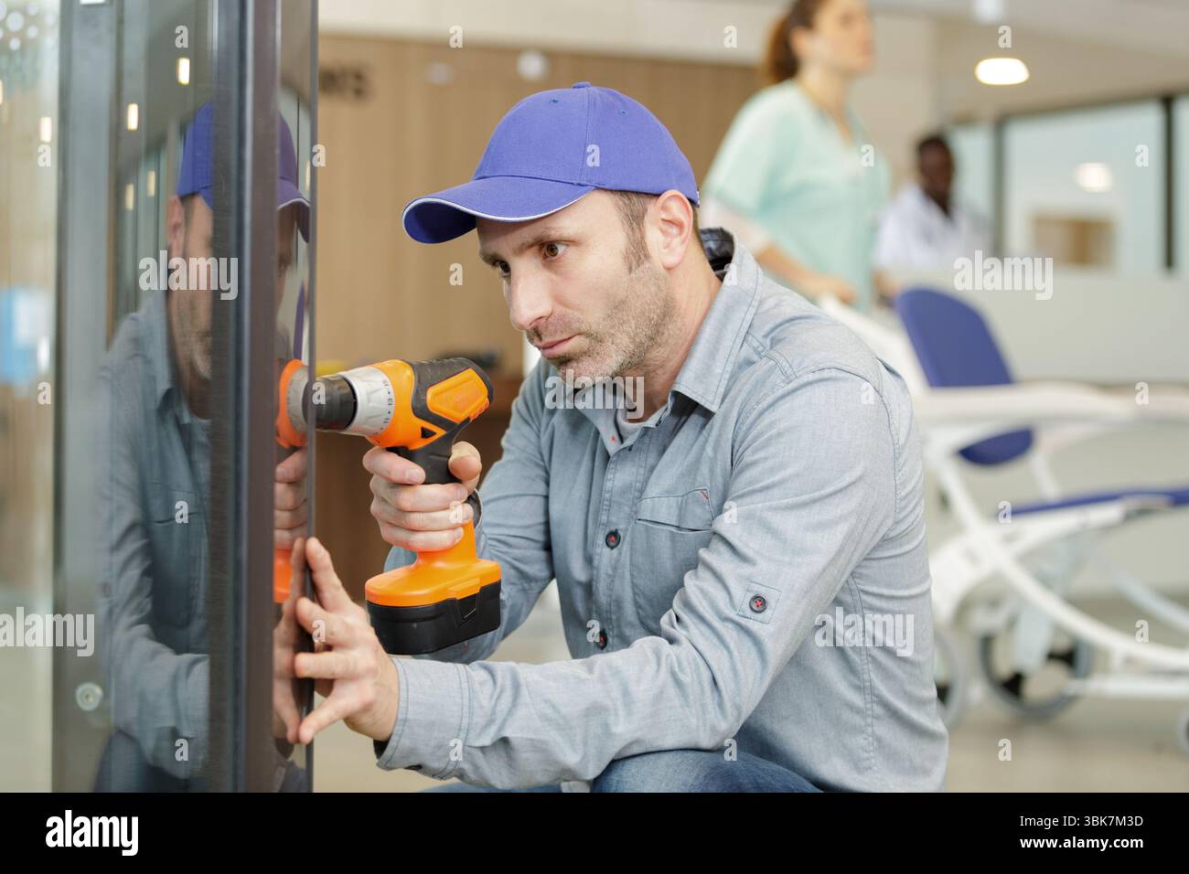 maintenance man using cordless drill in hospital Stock Photo - Alamy