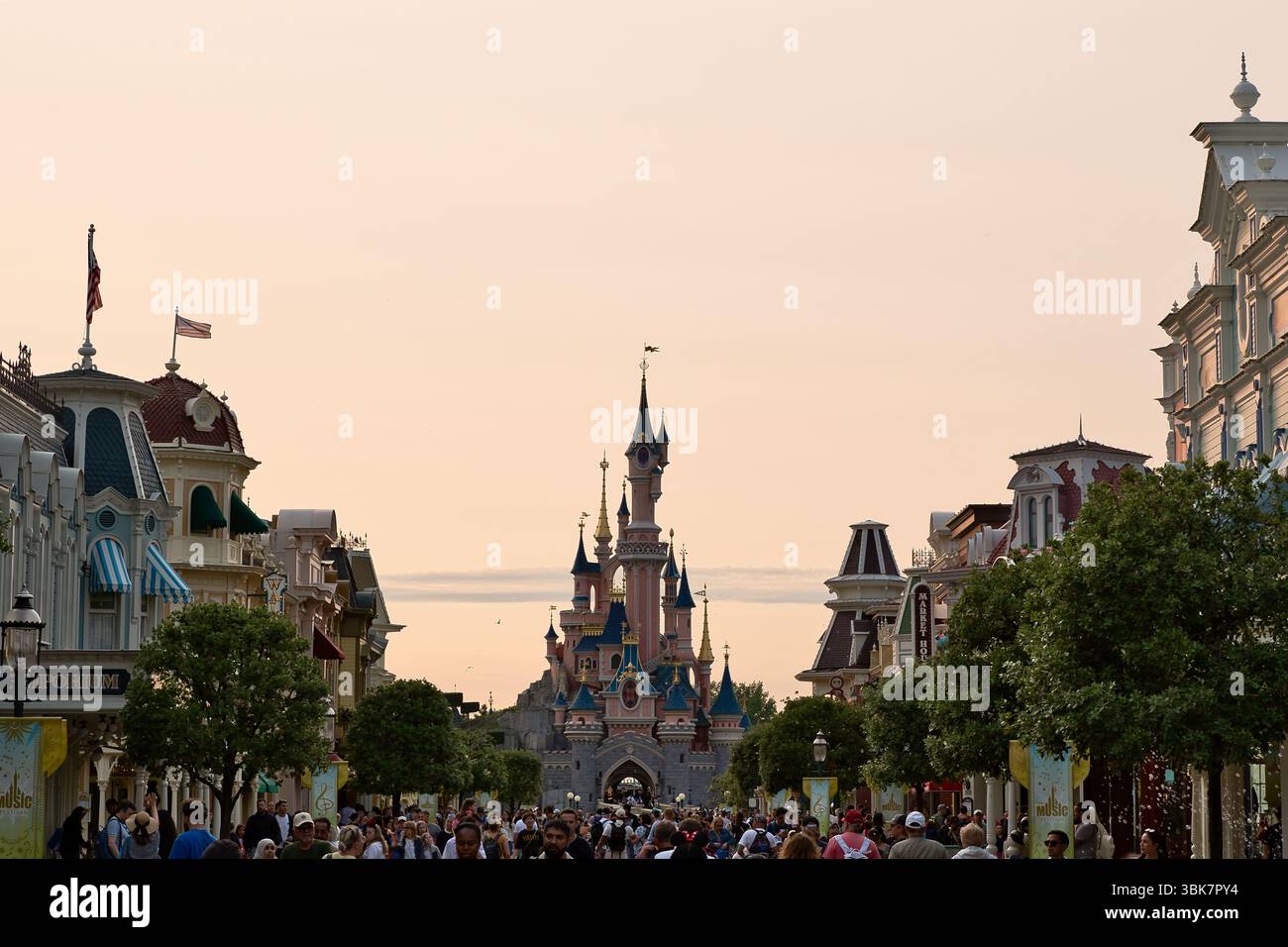 Crowd on Main Street USA towards Sleeping Beauty Castle at Disneyland ...