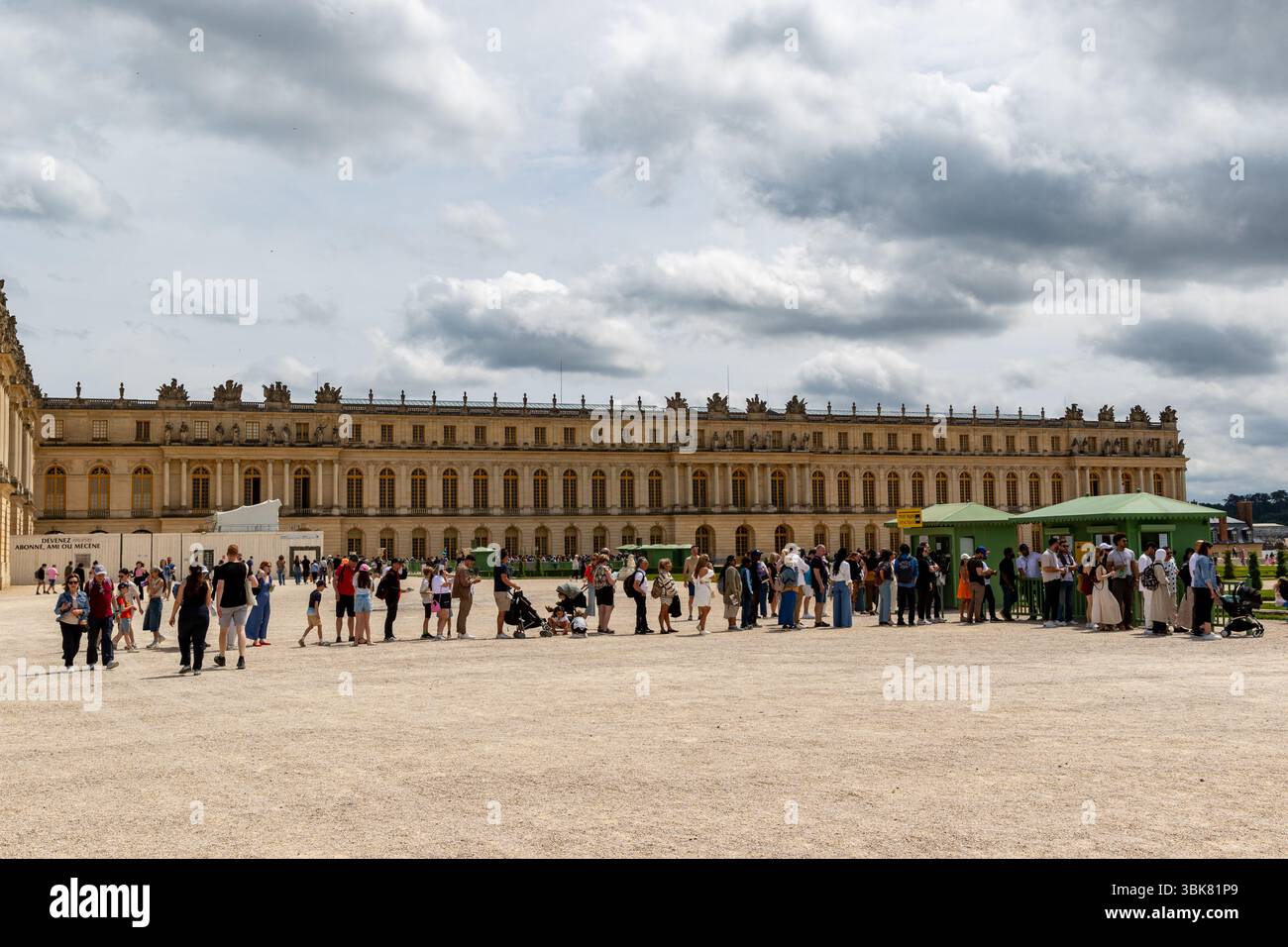 A large crowd of people is lined up in front of the Palace of ...