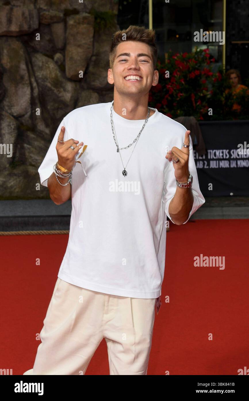 Justin Prince auf dem roten Teppich bei der Deutschland Premiere ...