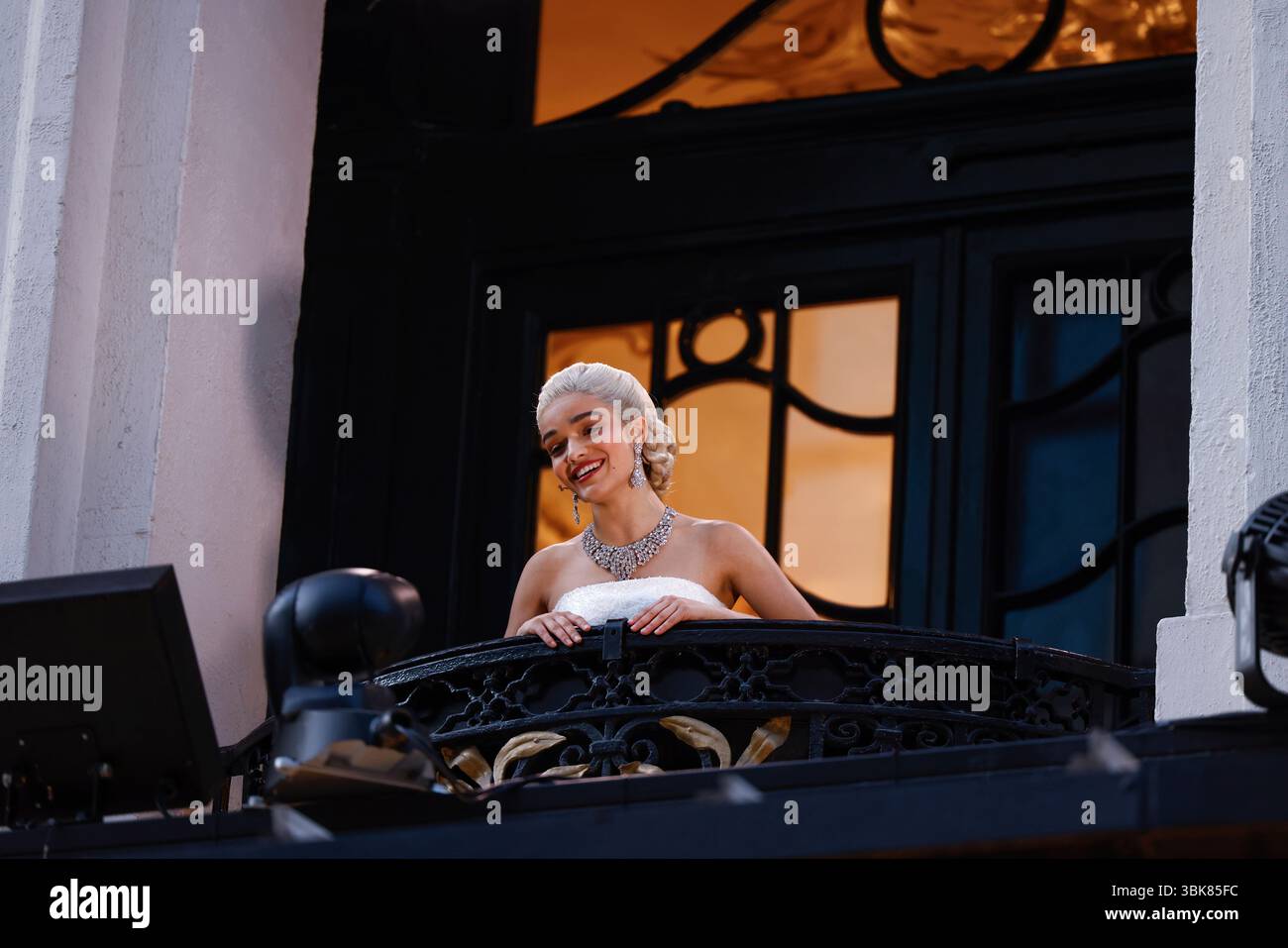 Rachel Zegler performs the song 'Don't Cry For Me Argentina' from The ...