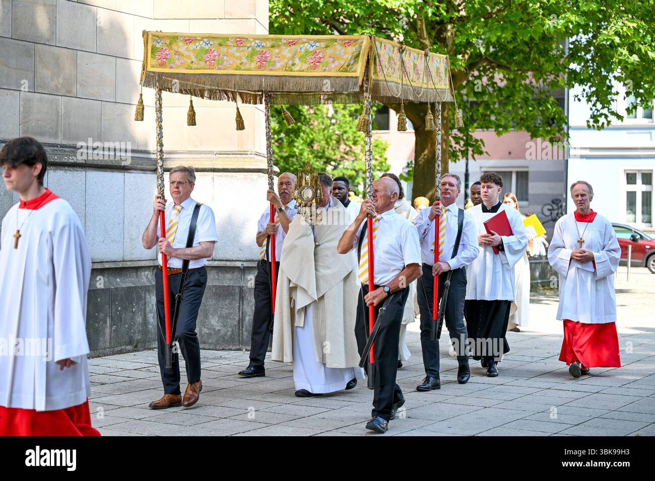 Domplatz Linz, Neuer Dom, Mariendom 19.06.2025, LINZ, AUT, Mariendom, Neuer Dom, Domplatz ...