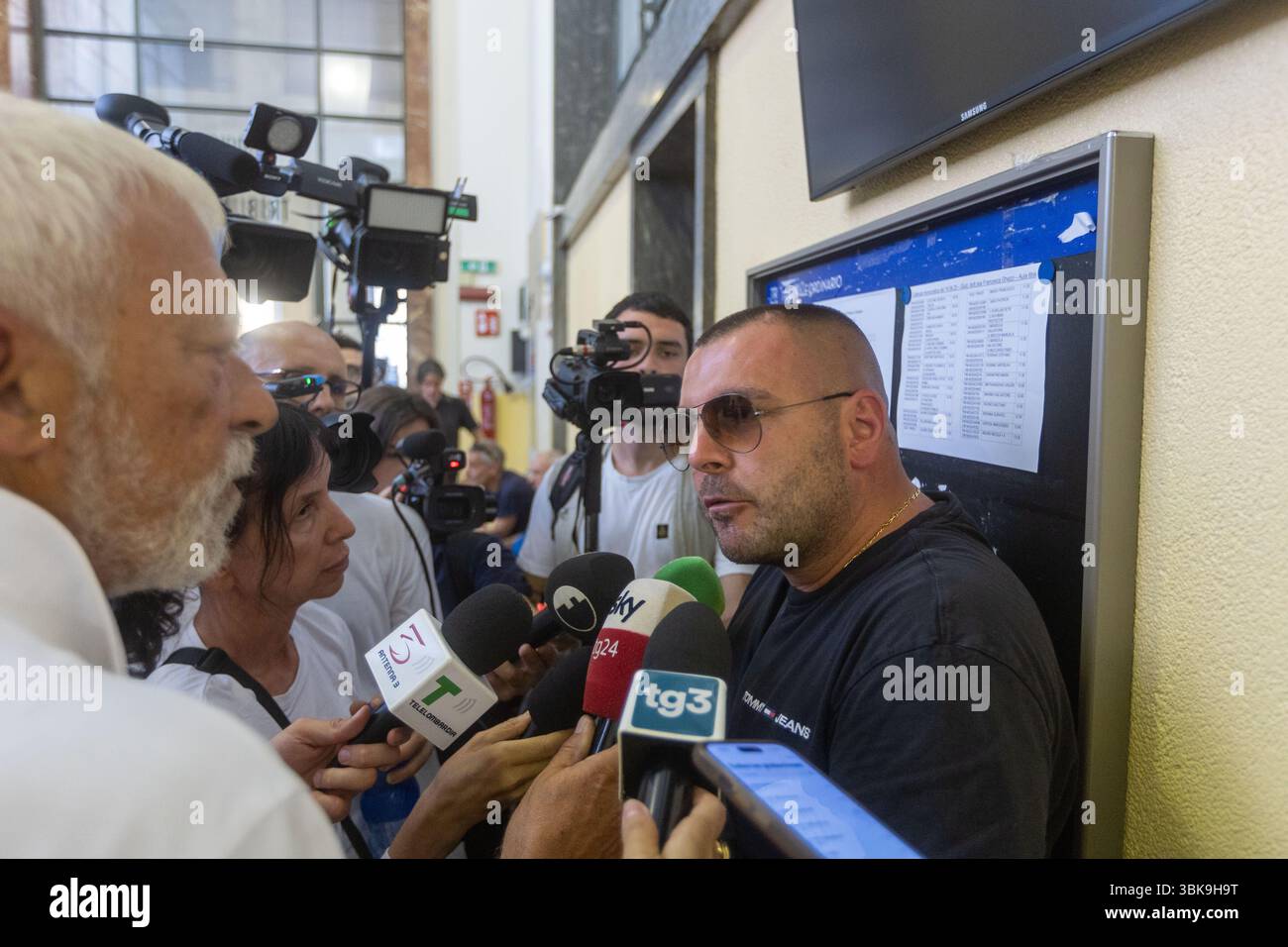 Milano, Italia. 19th June, 2025. Marco Pacini. Ingressi dei detenuti ...