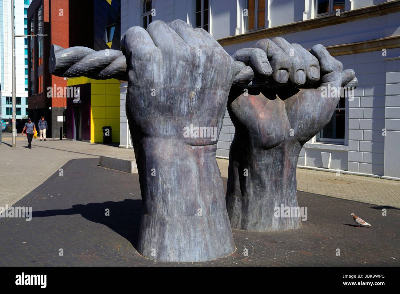 "All Hands" sculpture by Brian Fell, Depicting canal workers pulling on ...
