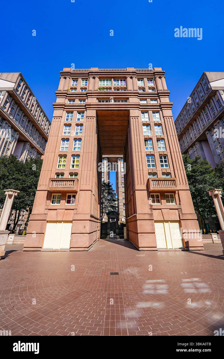 "Les Espaces d'Abraxas" postmodern housing complex by Catalan architect Ricardo Bofill, built in ...