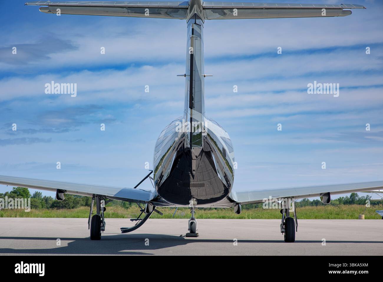 Airplane climb rear view hi-res stock photography and images - Alamy