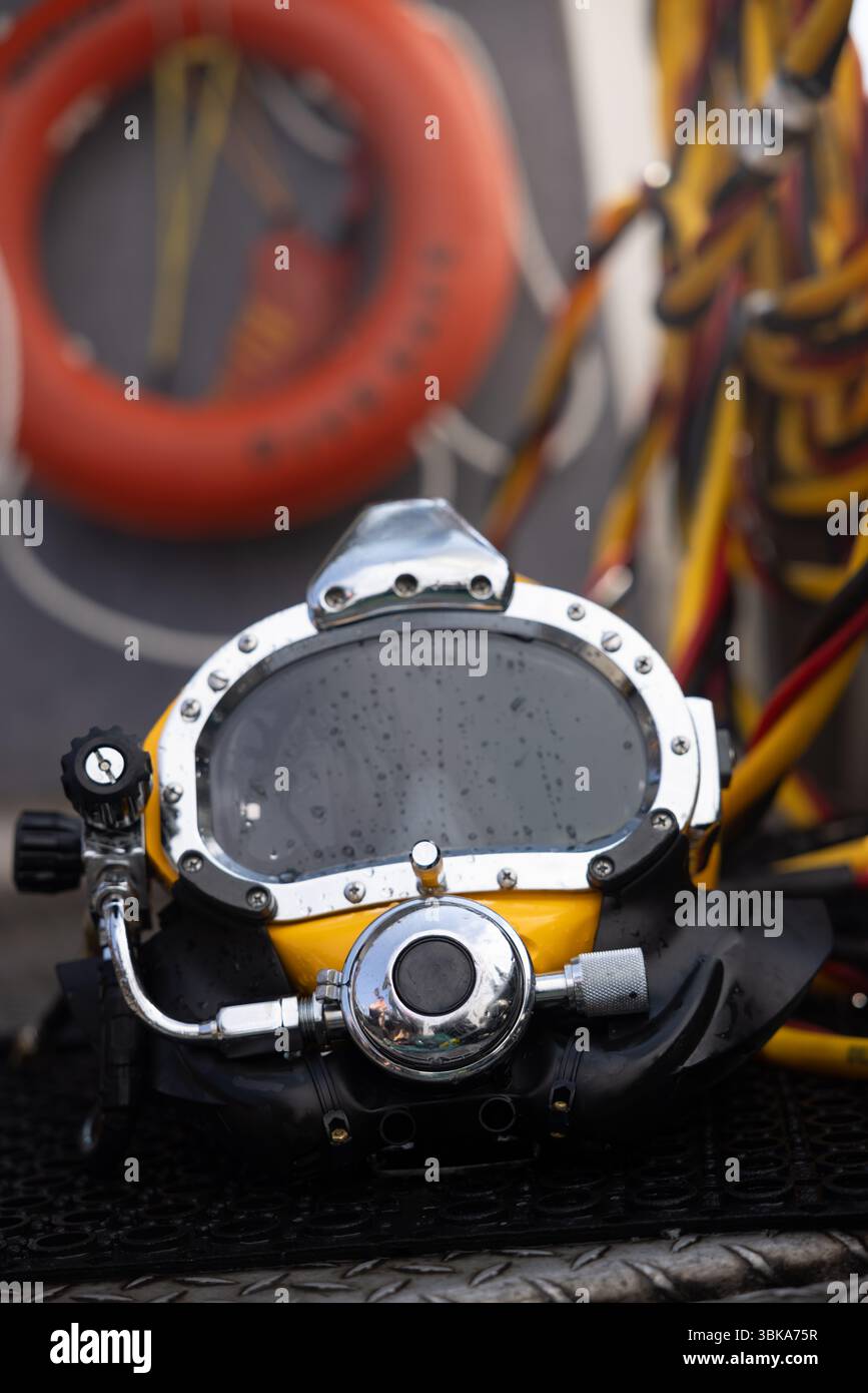 Kirby morgan dive helmet hi-res stock photography and images - Alamy