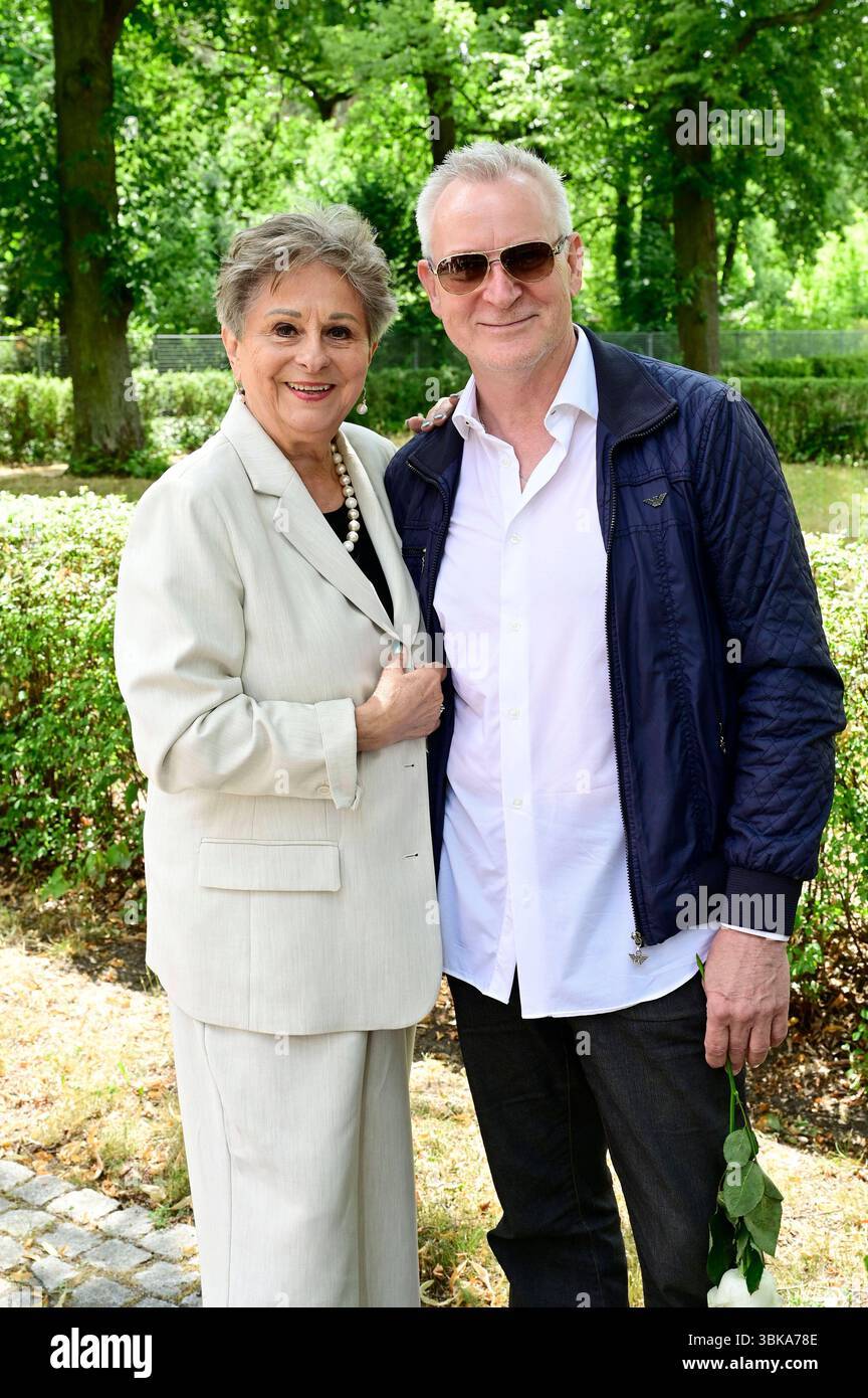 Dagmar Frederic und Dirk Michaelis bei der Trauerfeier für Urte ...