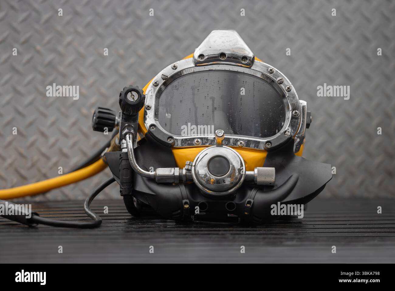 Kirby morgan dive helmet hi-res stock photography and images - Alamy