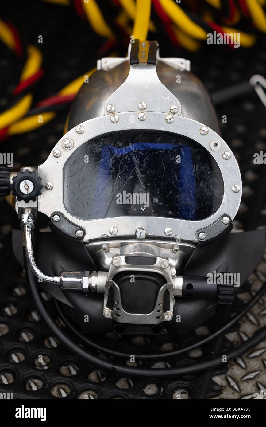 Kirby morgan dive helmet hi-res stock photography and images - Alamy