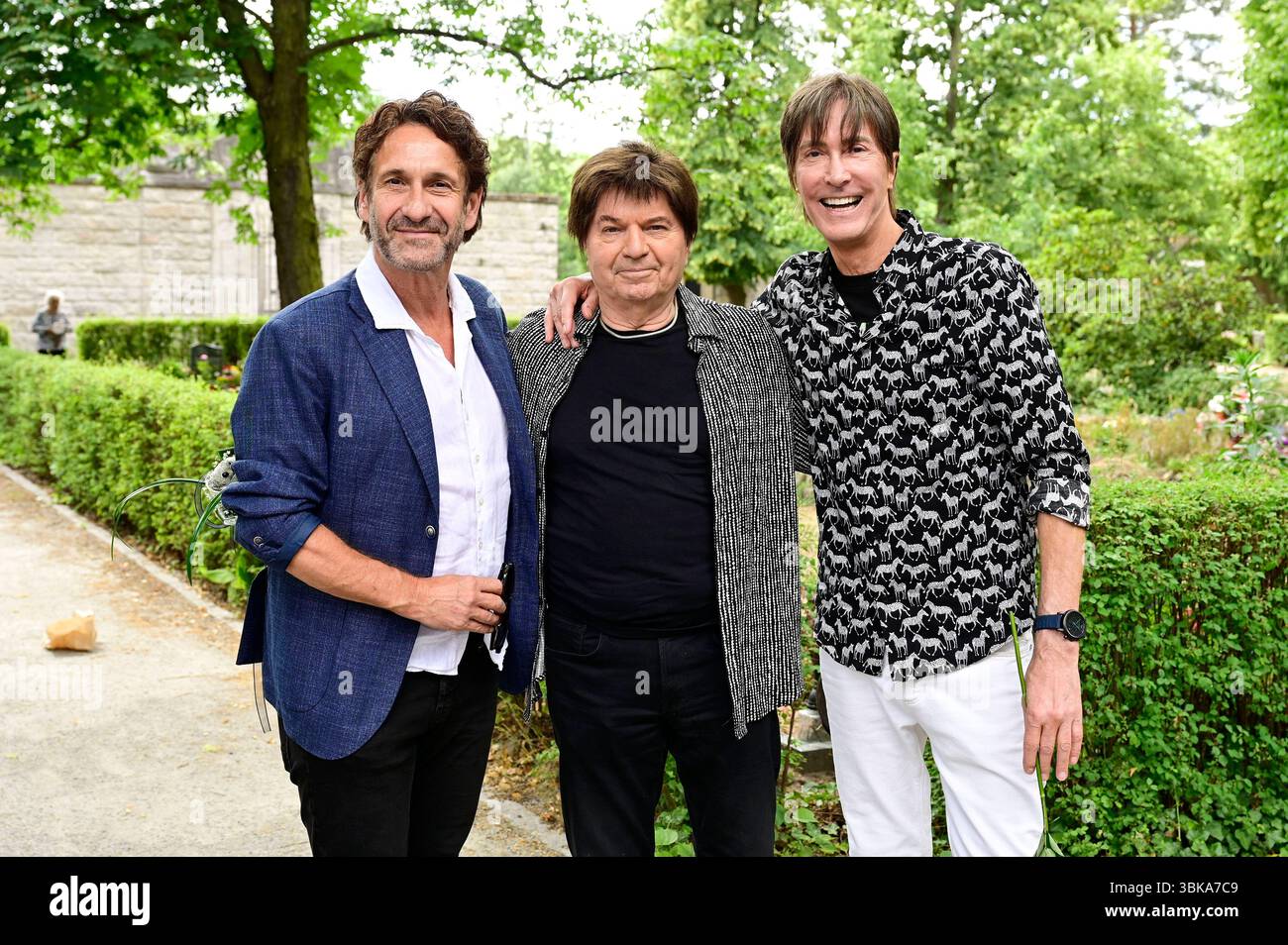 Falk-Willy Wild, Uwe Jensen und Rainer Genss bei der Trauerfeier für ...