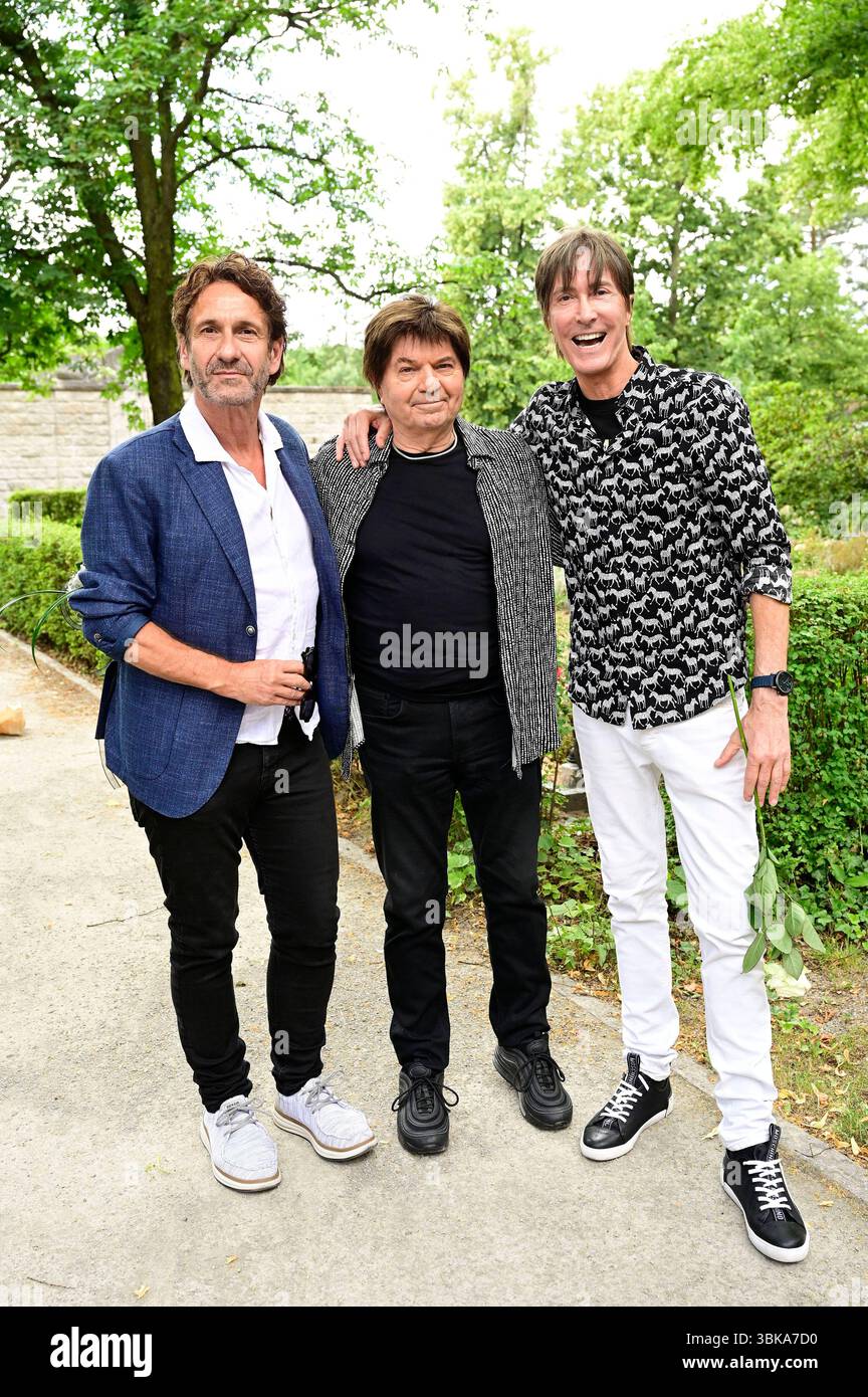 Falk-Willy Wild, Uwe Jensen und Rainer Genss bei der Trauerfeier für ...