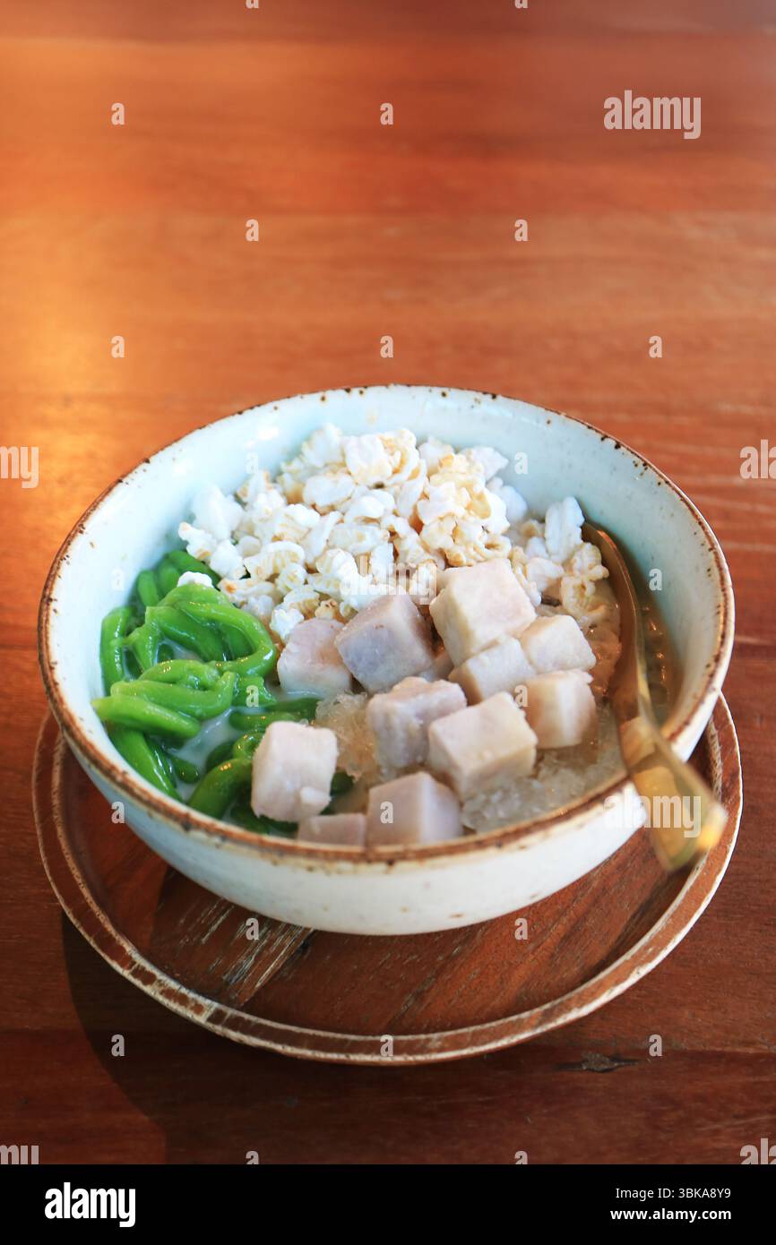 Iced Sweet and Fragrance Lod Chong Pandan Noodles in Coconut Milk ...