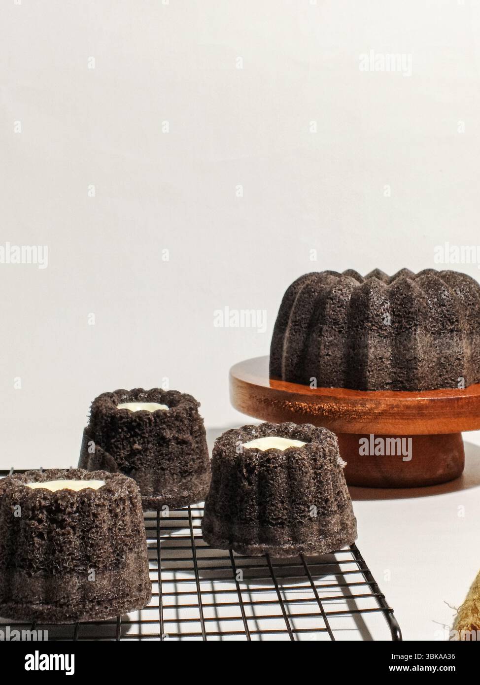 Black glutinous rice cakes hi-res stock photography and images - Alamy