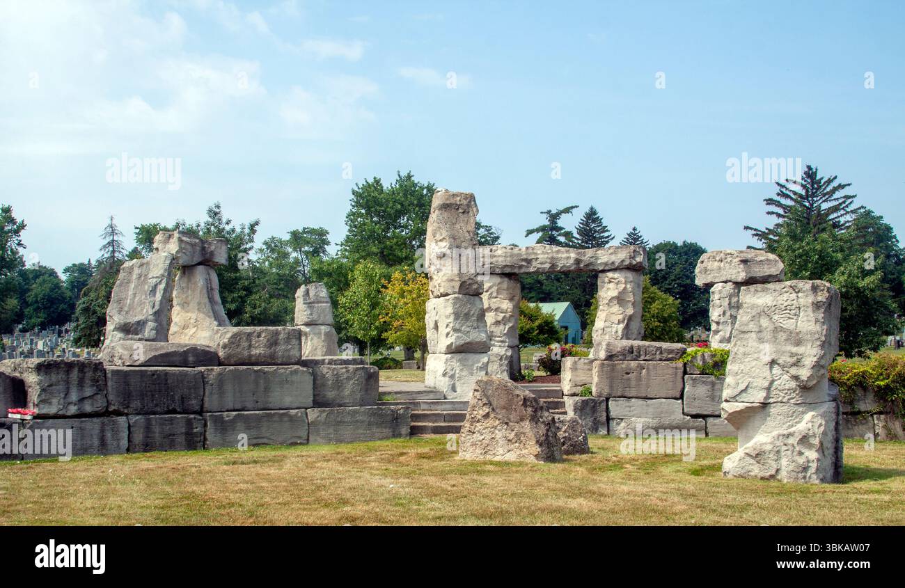 Cemetery Stonehenge replica in Cheektowaga, New York—gravestones ...
