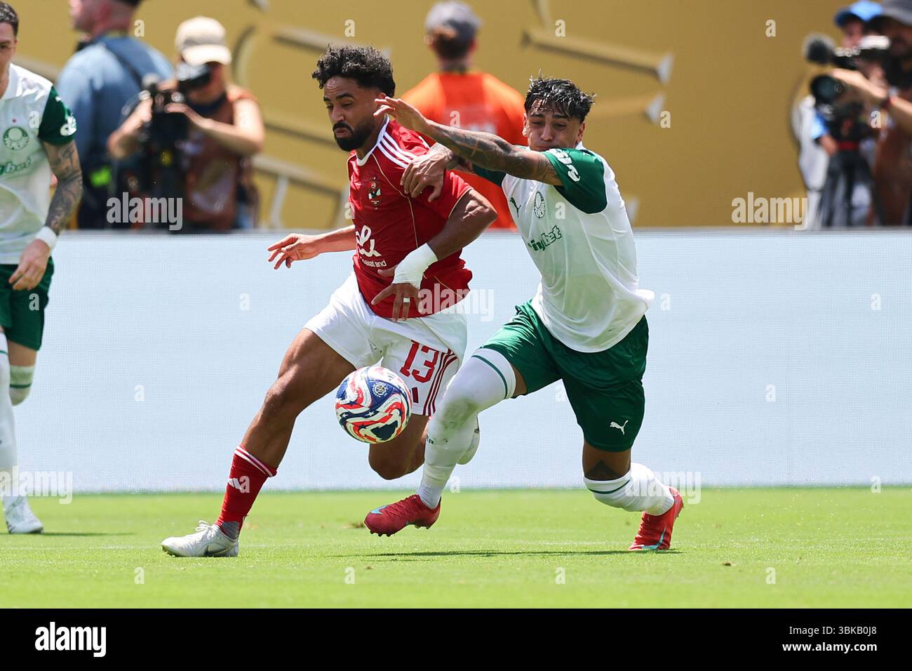 EAST RUTHERFORD, NJ - JUNE 19: Facundo Torres #17 of SE Palmeiras ...
