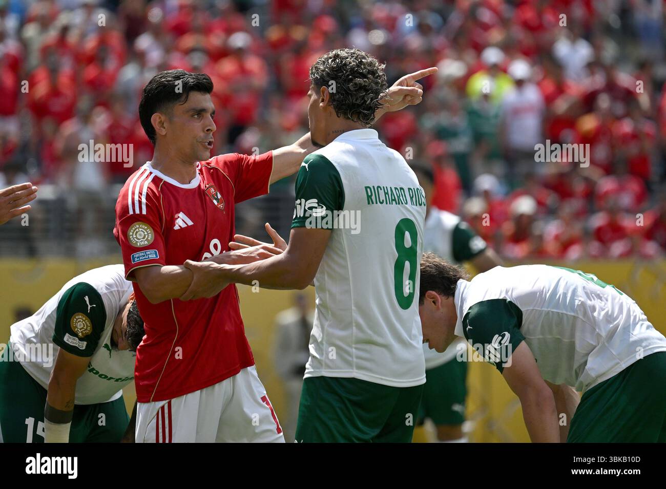 Achraf Bencharki (17) of Al Ahly SC argues with Richard Rios (8) of SE ...