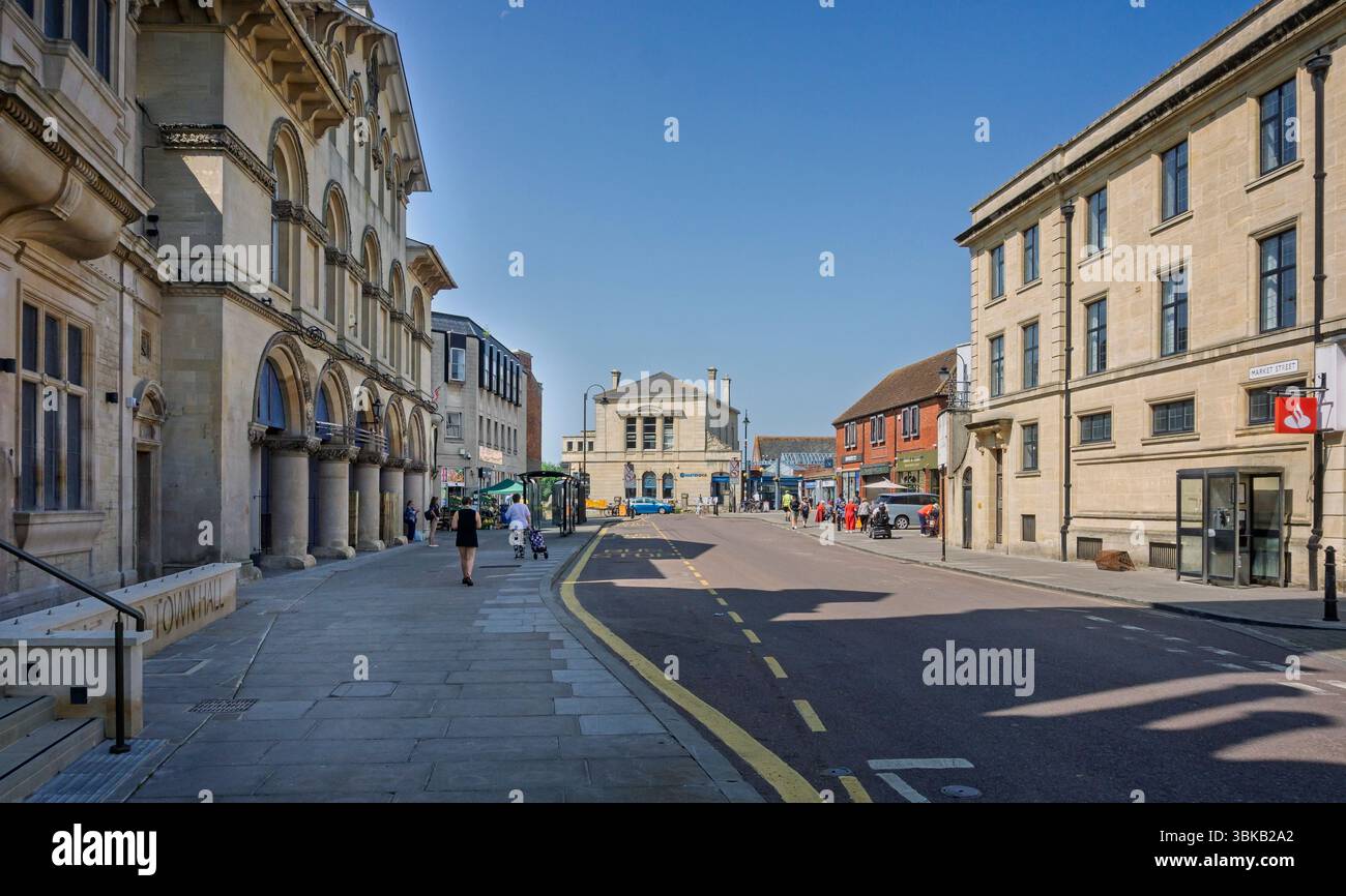 View of Trowbridge town hall and entrance to the Shires Shopping Mall ...