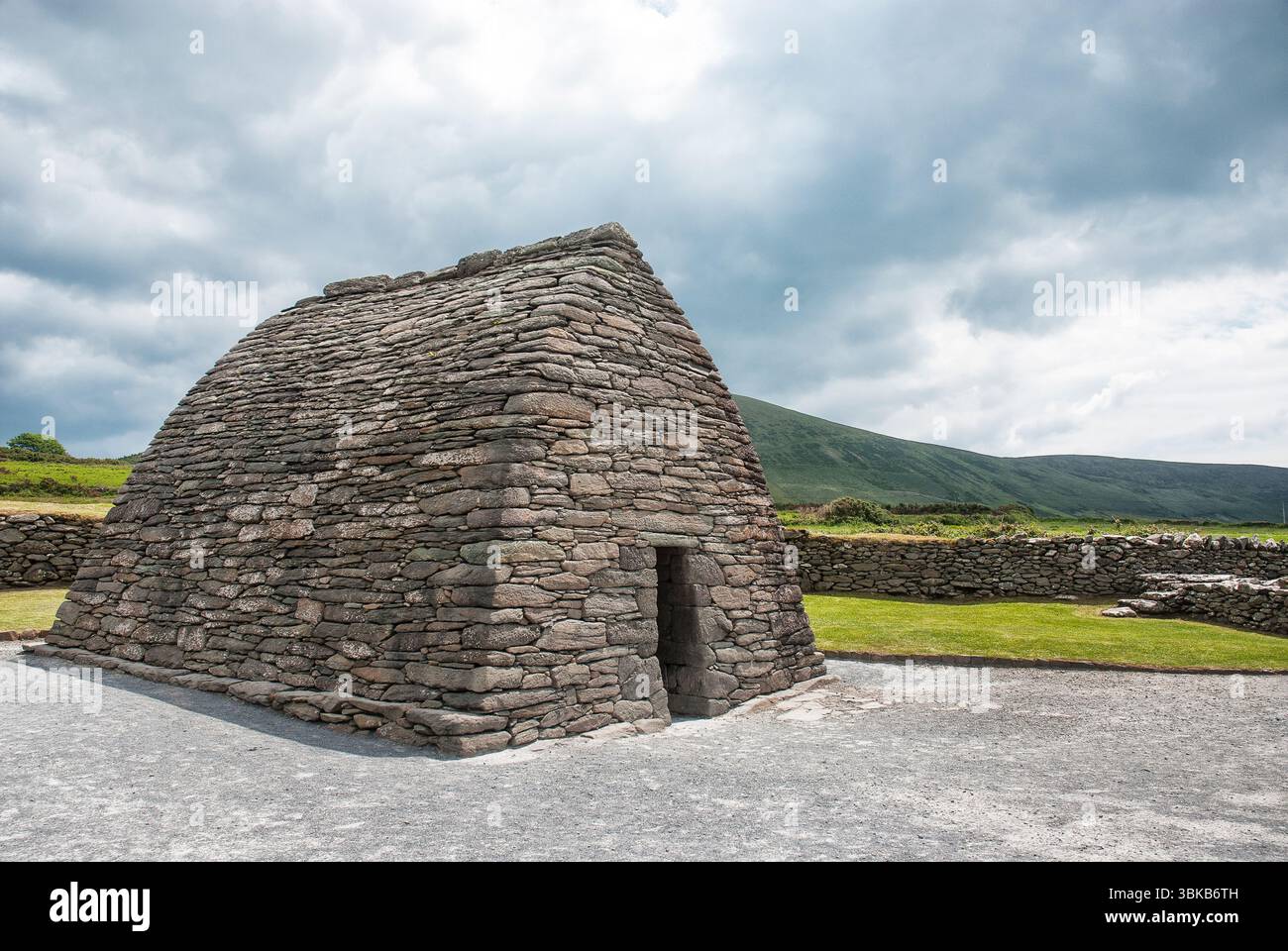Fahan BeeHive Huts, Dingle, Ireland Stock Photo - Alamy
