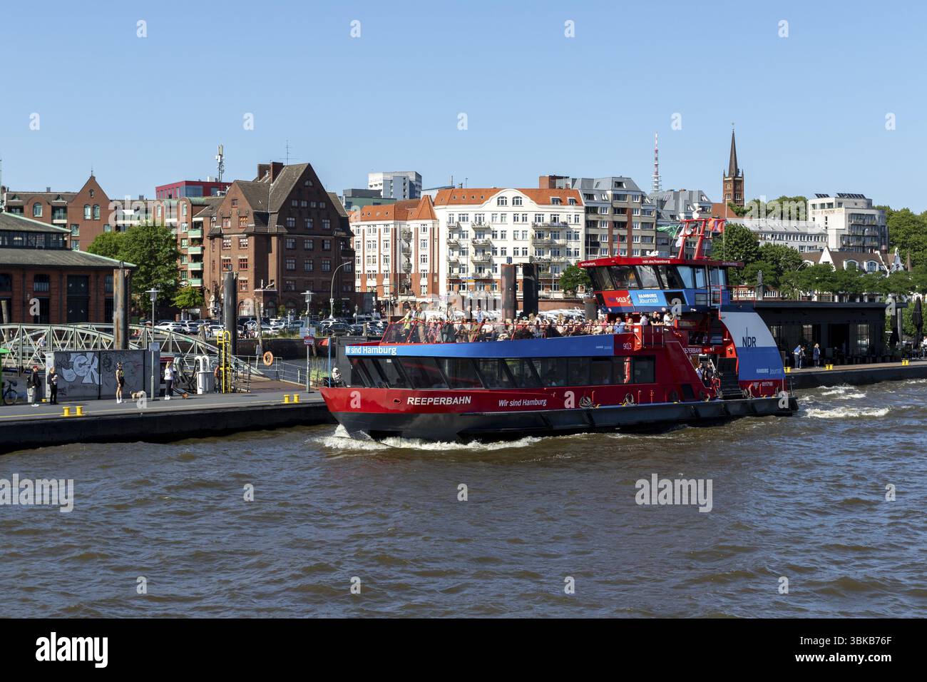 Summer, tourist attraction, fully occupied ferry Reeperbahn of HADAG Verkehrsbetriebe with ...