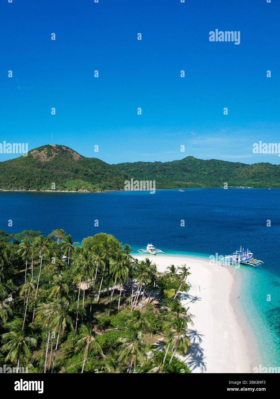 Pink sand beach, turquoise water, remote island — Aerial view of a ...