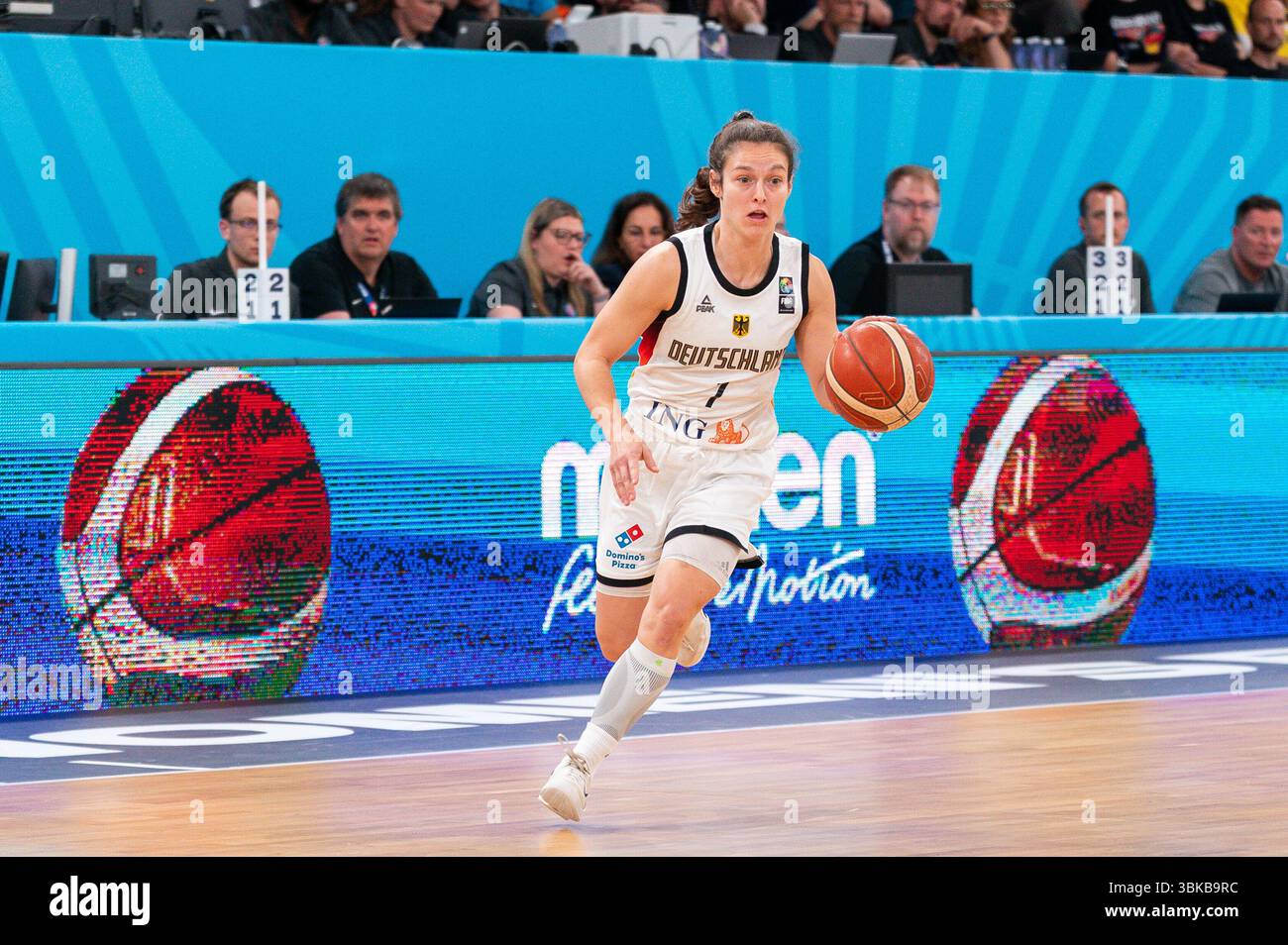 Jennifer Crowder (Deutschland, #07) im Dribbling, GER, Deutschland vs ...