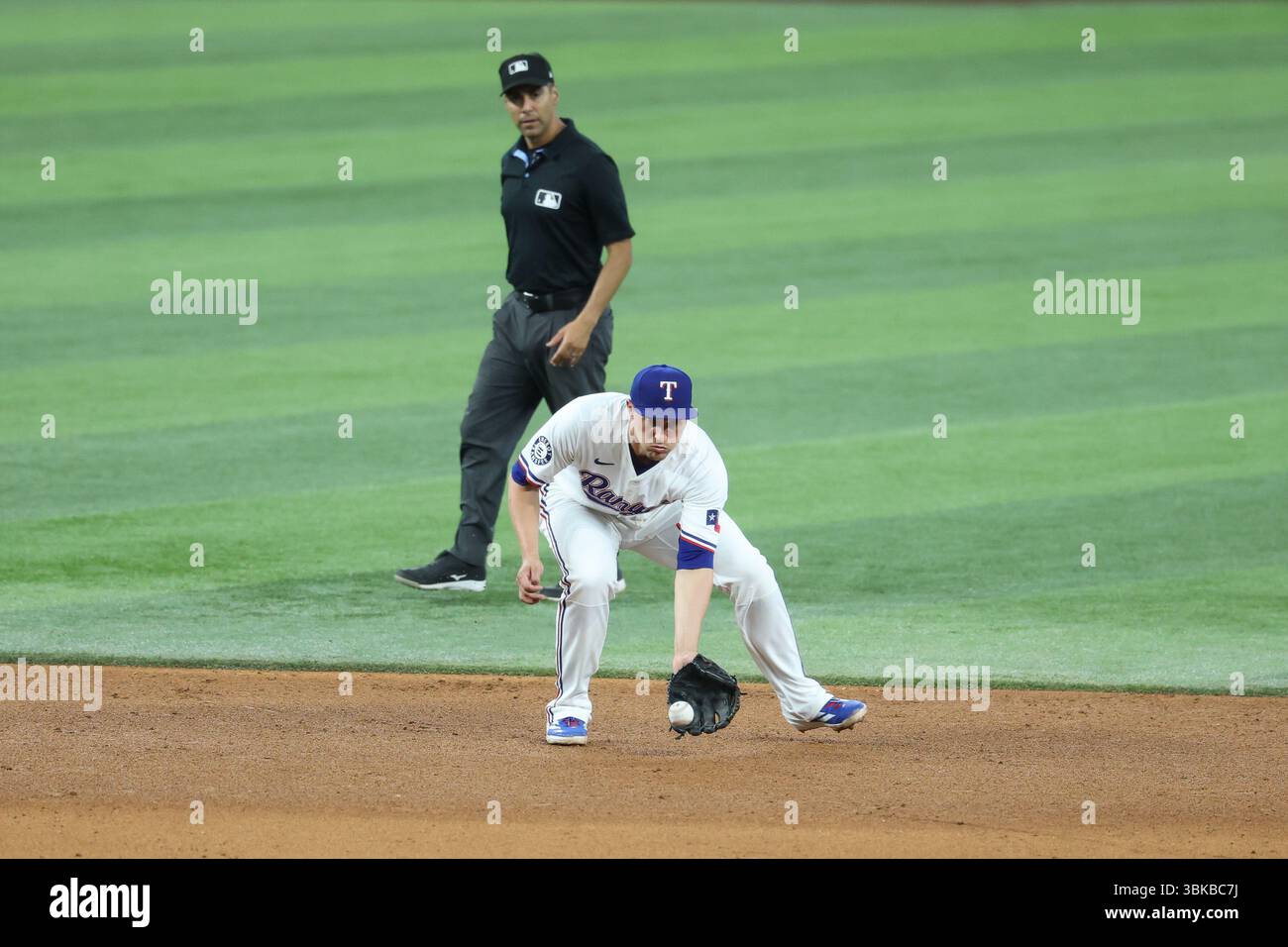 June 19, 2025: Texas Rangers shortstop Corey Seager (5) fields a ground ...