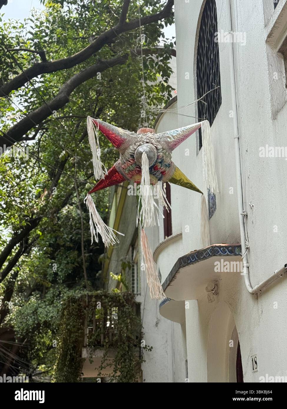 Pinataonthestreet hi-res stock photography and images - Alamy