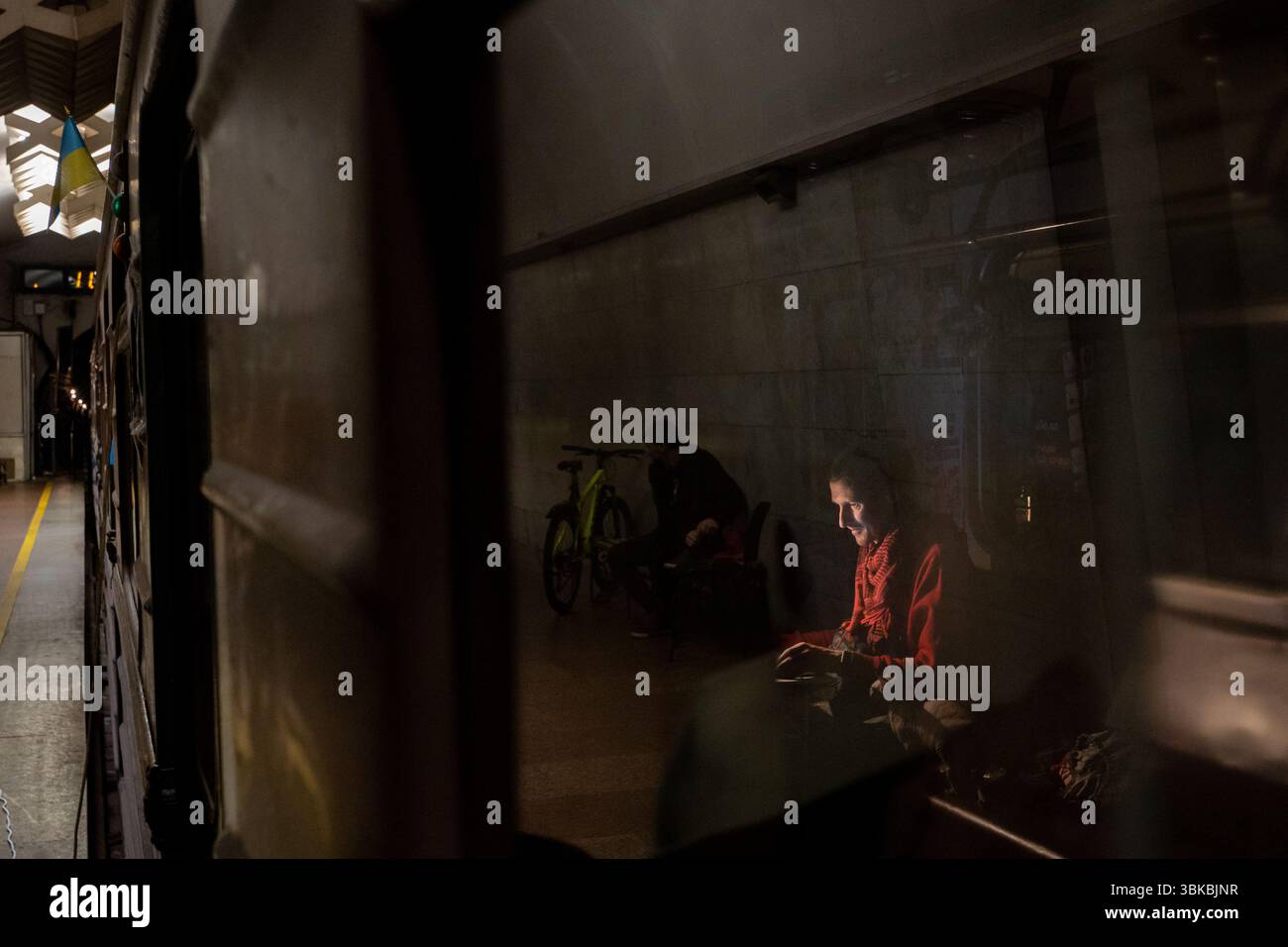 Dimly lit stadium hi-res stock photography and images - Alamy