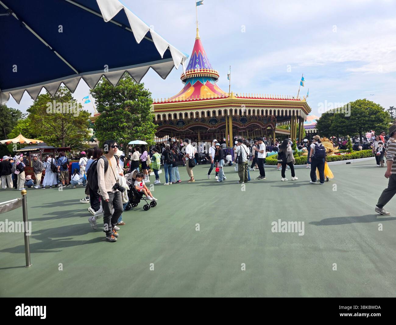 Tokyo disneyland monorail hi-res stock photography and images - Alamy