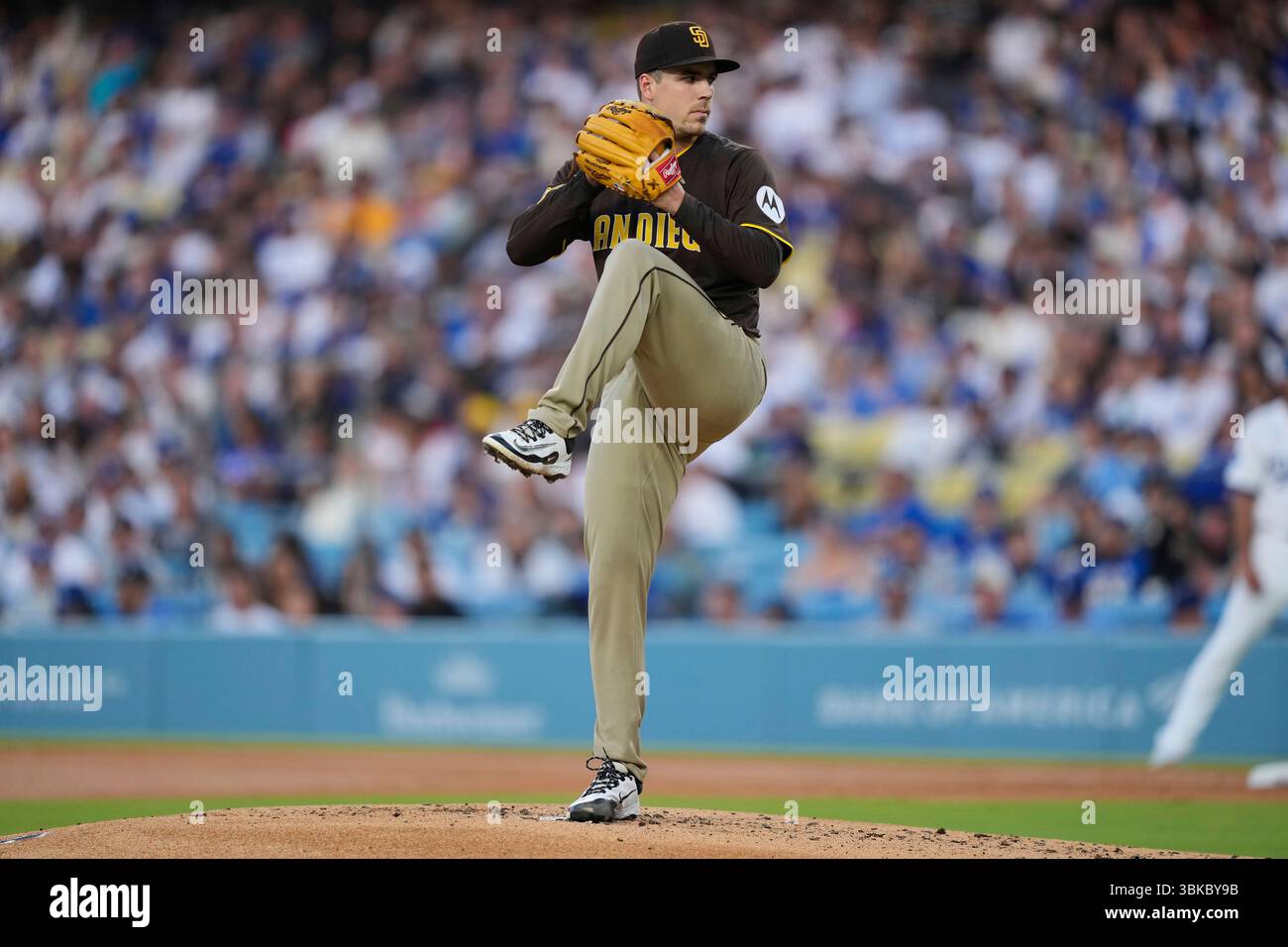 San Diego Padres starting pitcher Ryan Bergert throws to a Los Angeles ...