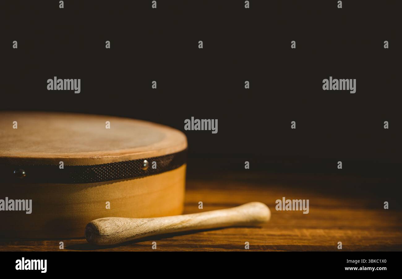 Bodhran hi-res stock photography and images - Alamy