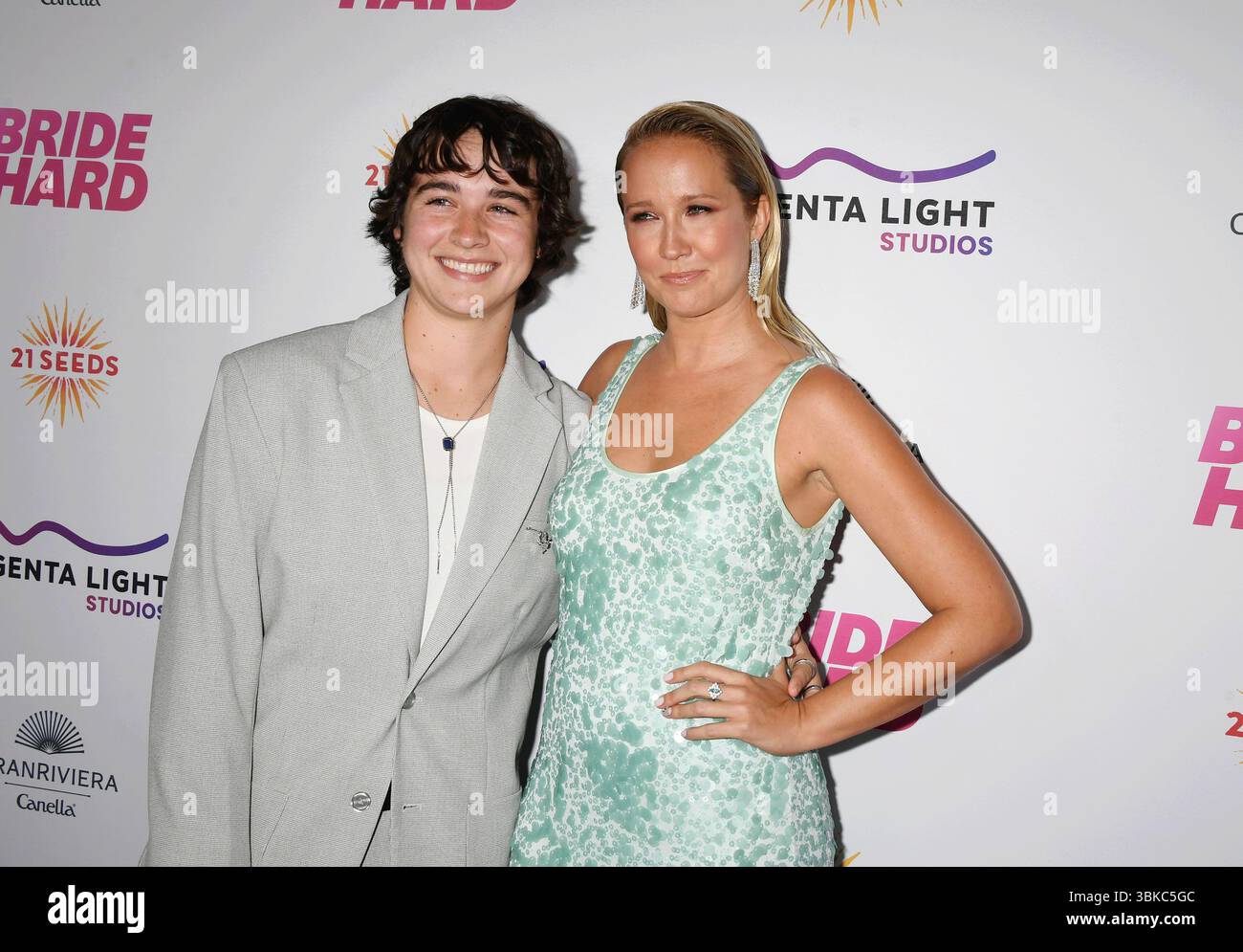 LOS ANGELES, CALIFORNIA - JUNE 18: (L-R) Jade Whipkey and Anna Camp ...